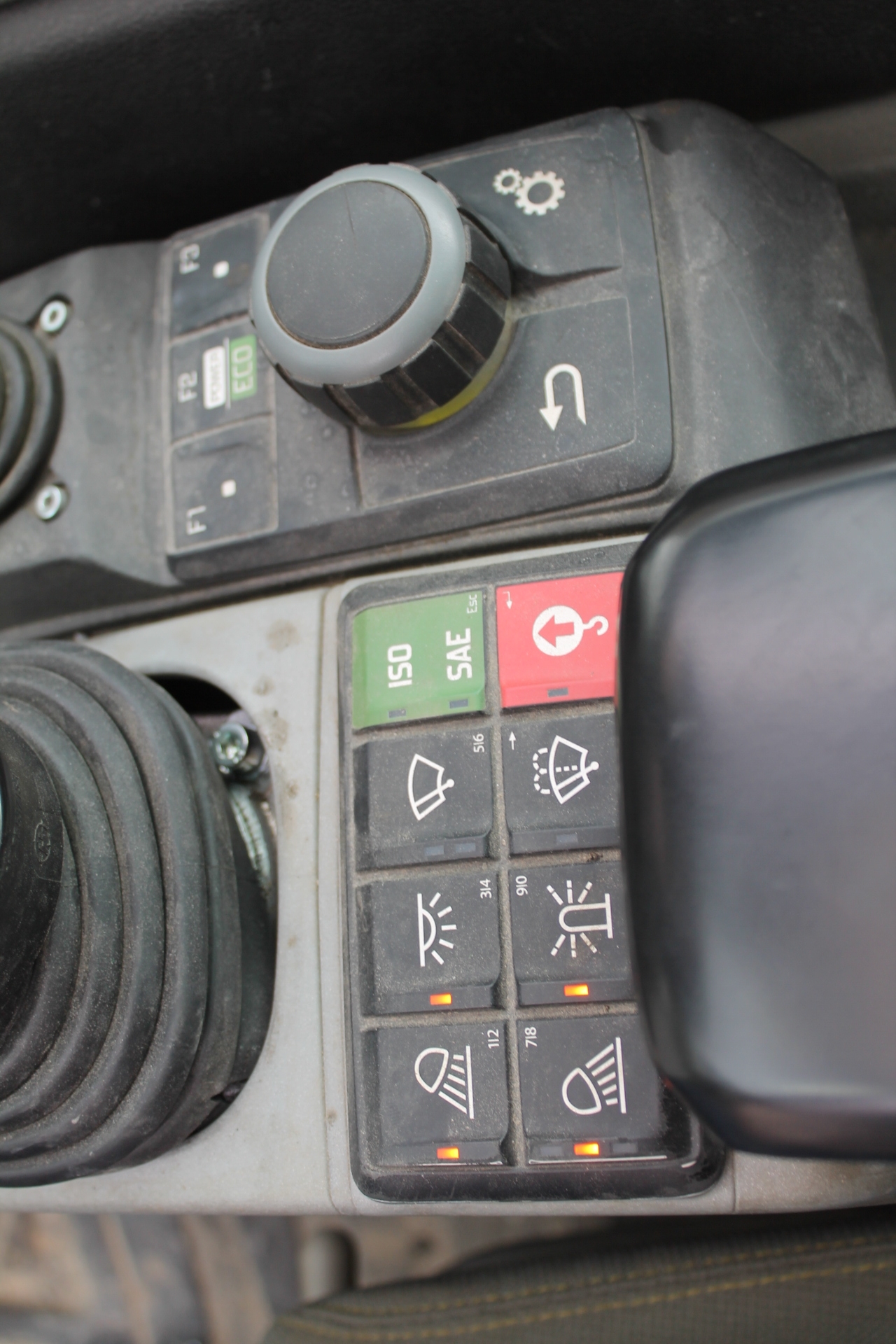 Wheeled excavator Wacker Neuson EW65 -16 Tipper trailer and buckets ...