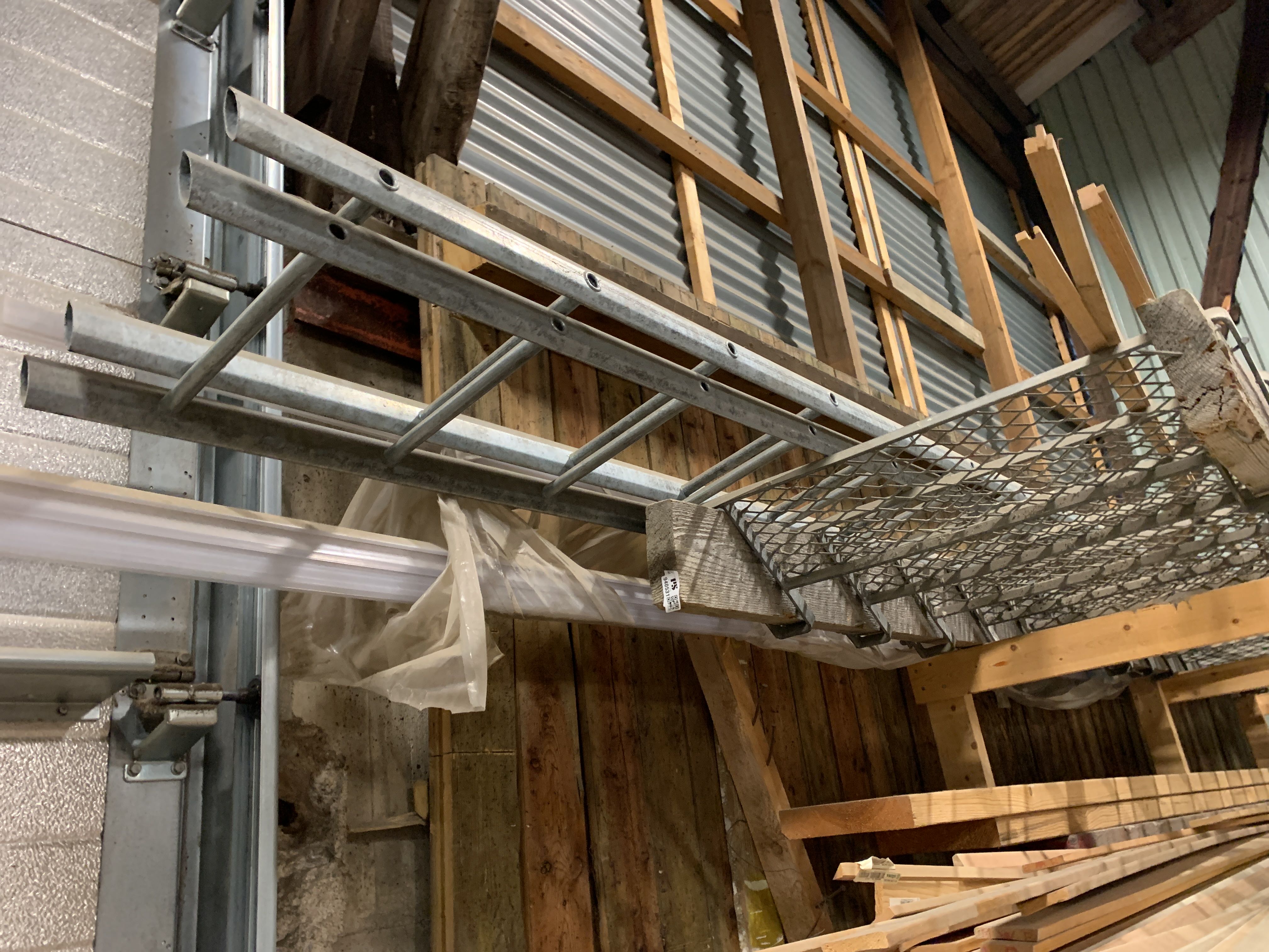 Moldings, construction ladder, cable ladders - PS Auction - We value ...