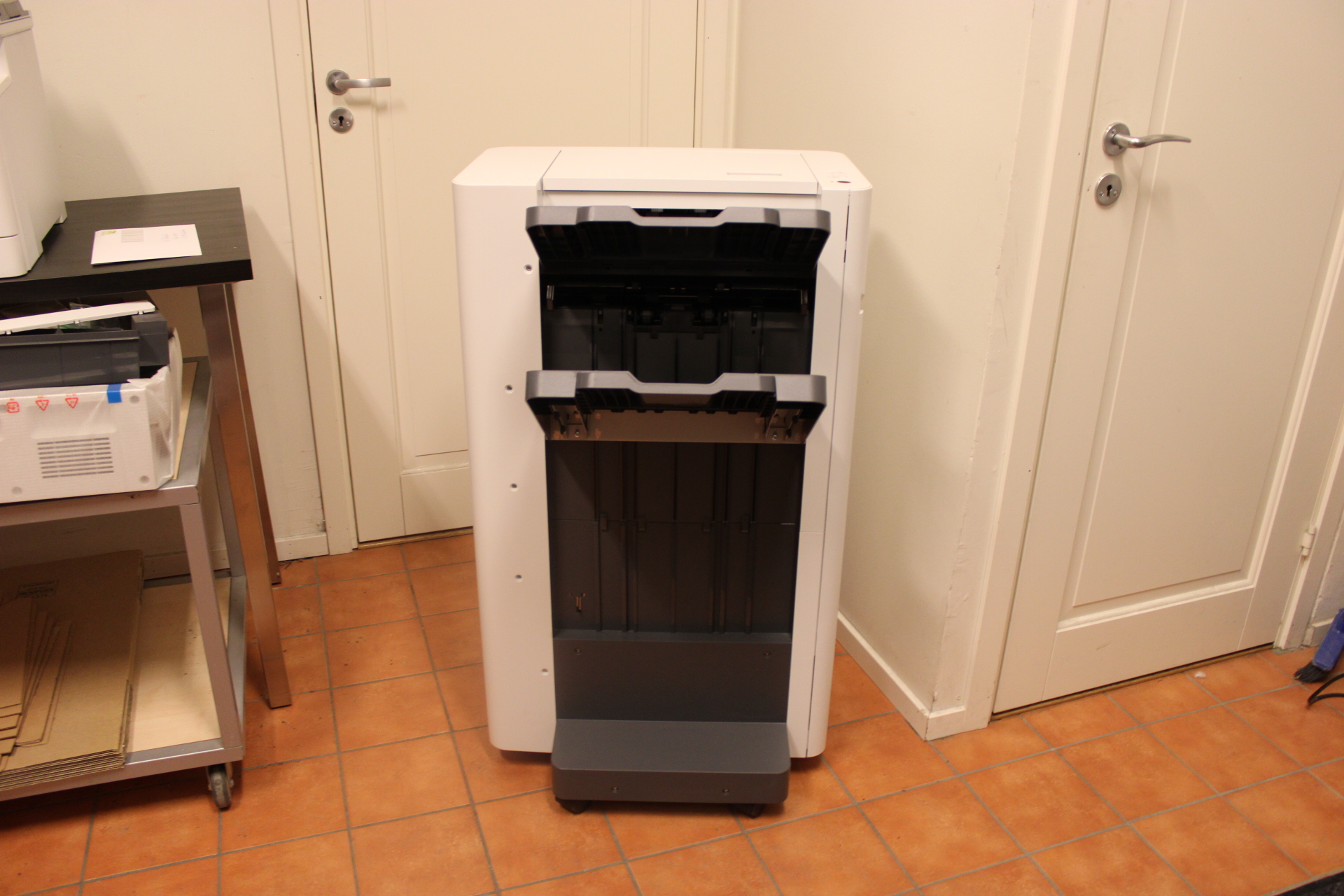 HP LaserJet Finisher (Extra pappersfack) #1 - Auktioner online ...