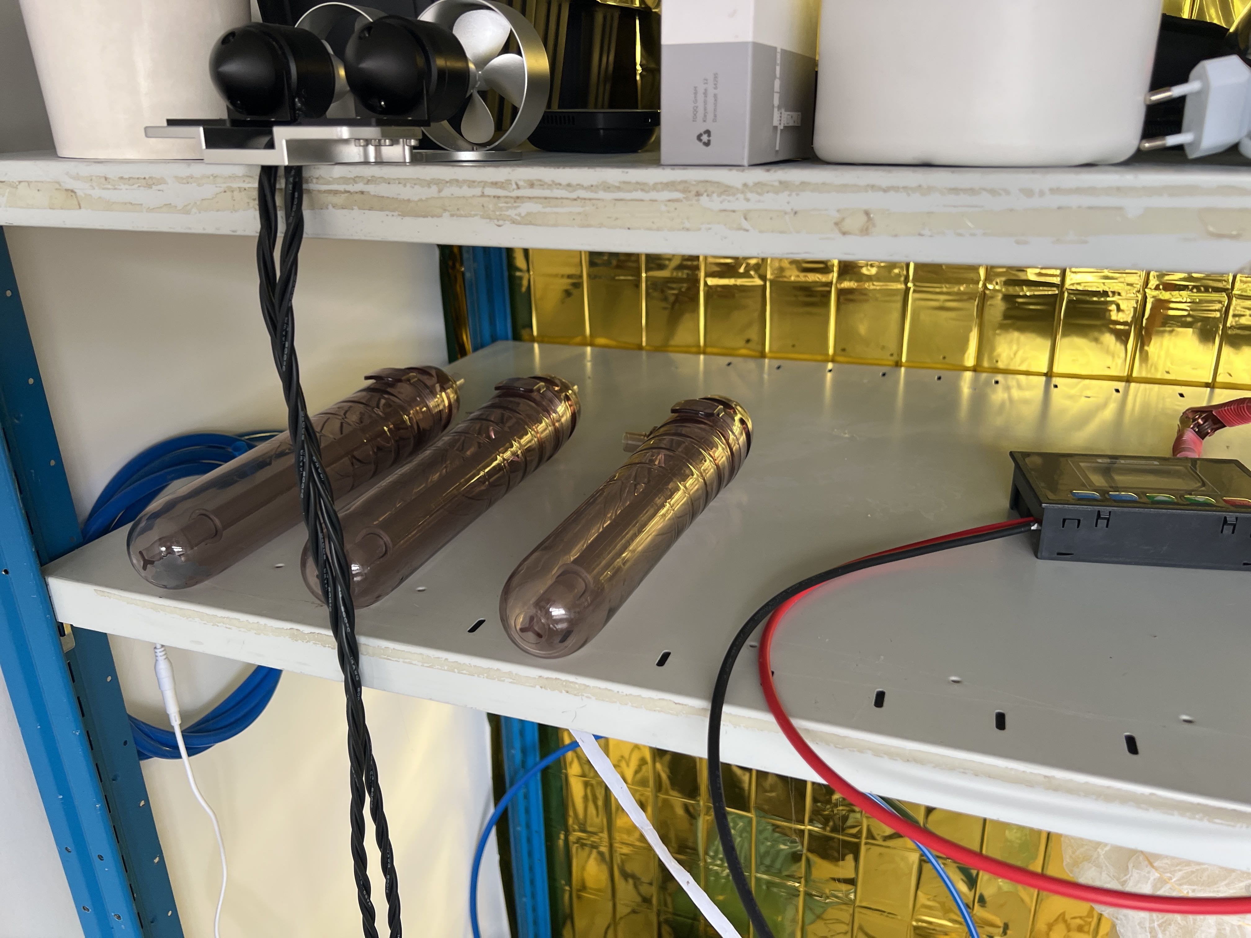 Desk, growing trough and accessories - PS Auction - We value the future ...