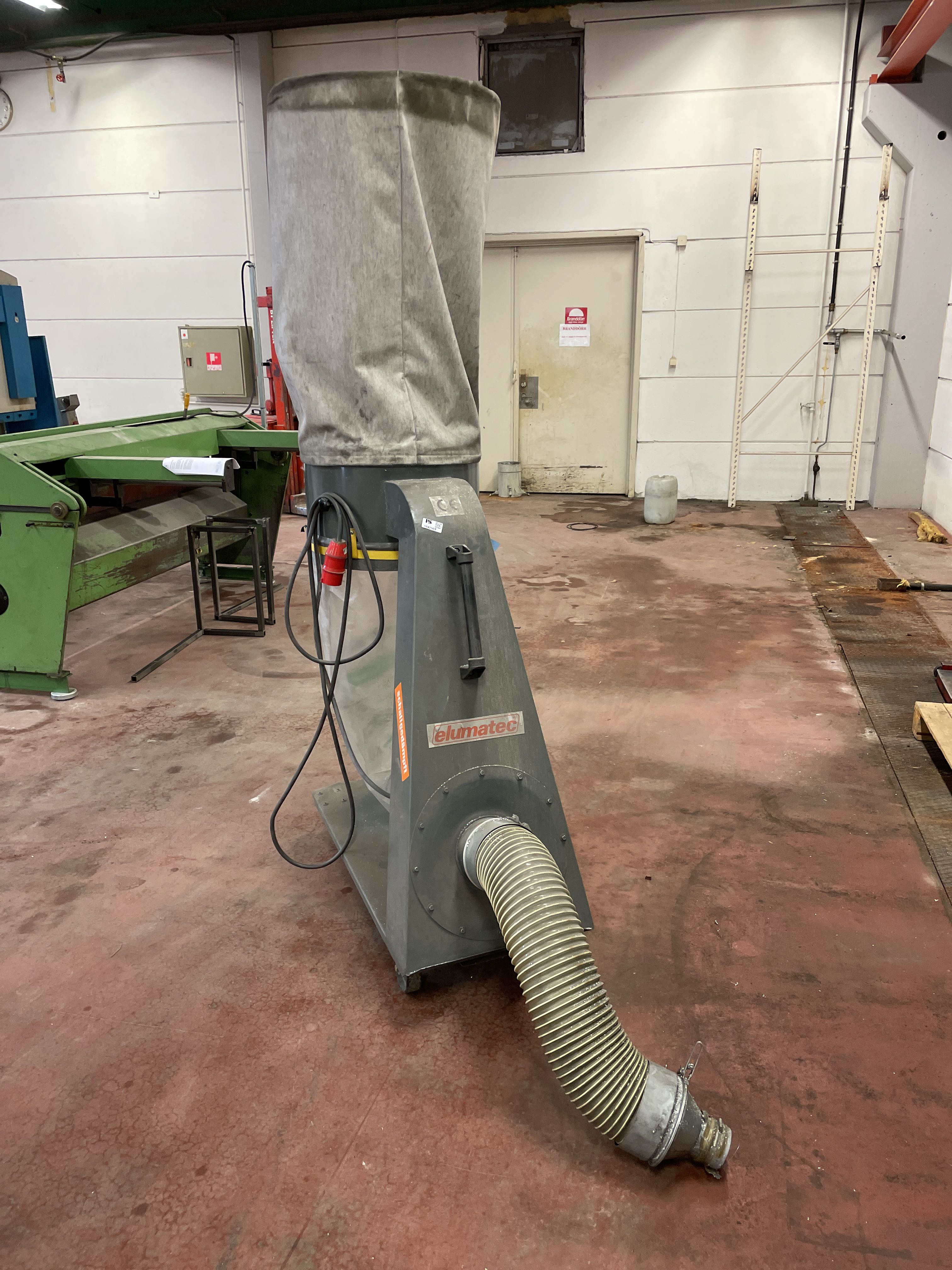 Chip extractor Elumatec - PS Auction - We value the future - Largest in ...