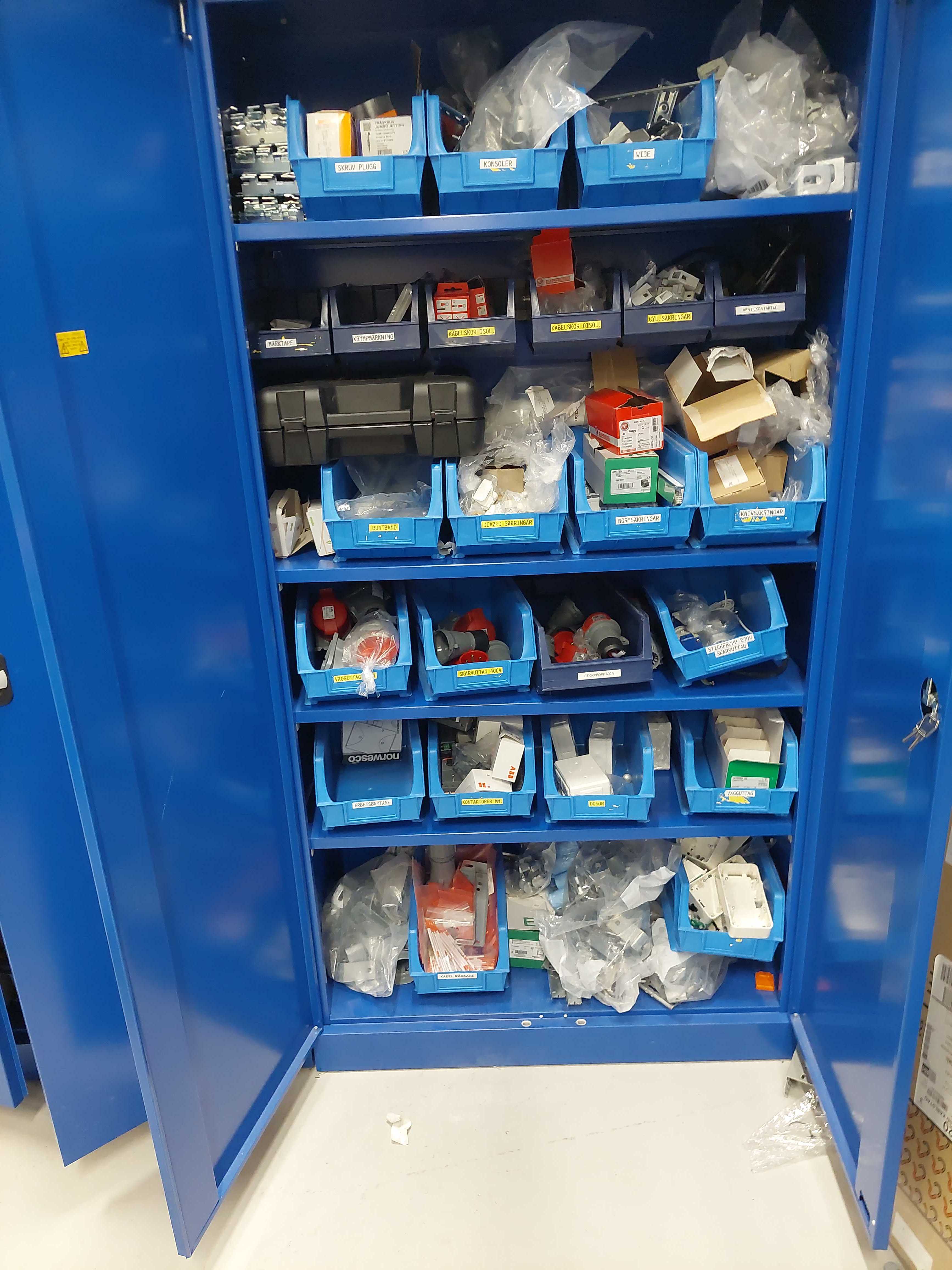 Sheet metal storage cabinet - PS Auction - We value the future ...