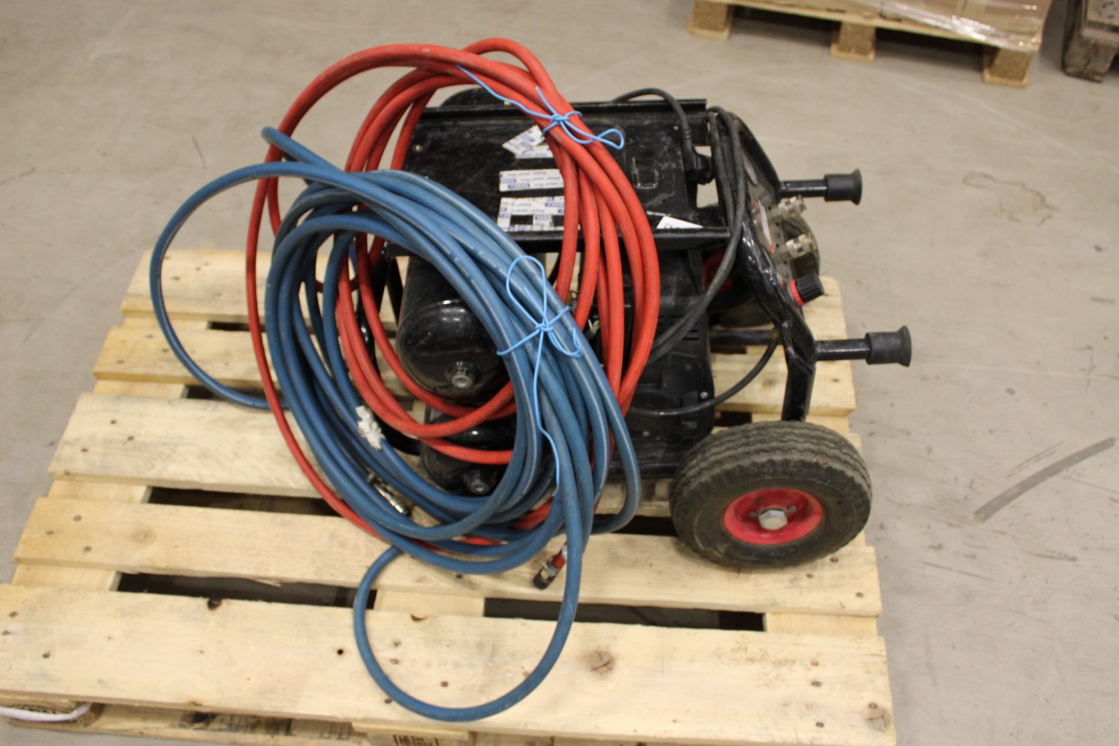 Kompressor, Aerfast AC29616 - Auktioner online - Nätauktioner ...