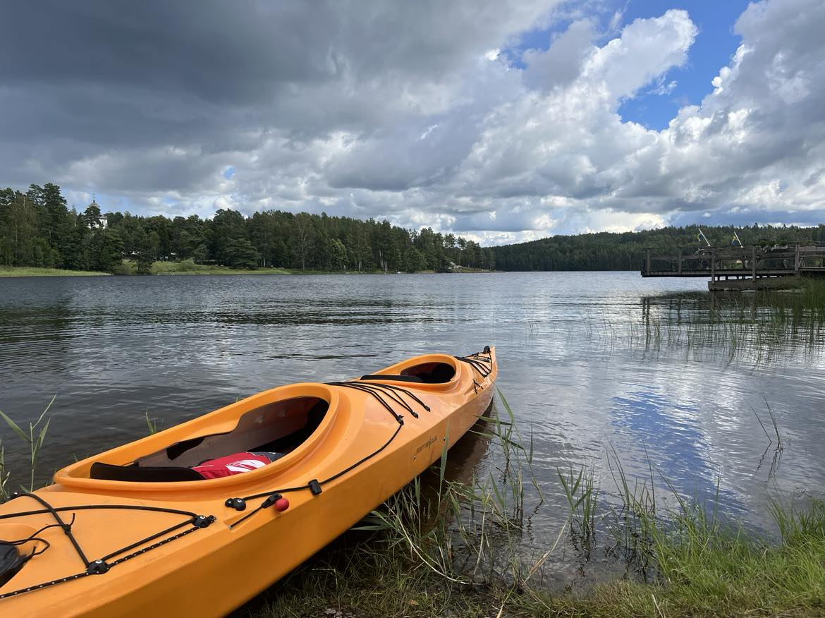 12 kajaker med ställning - Auktioner online - Nätauktioner ...