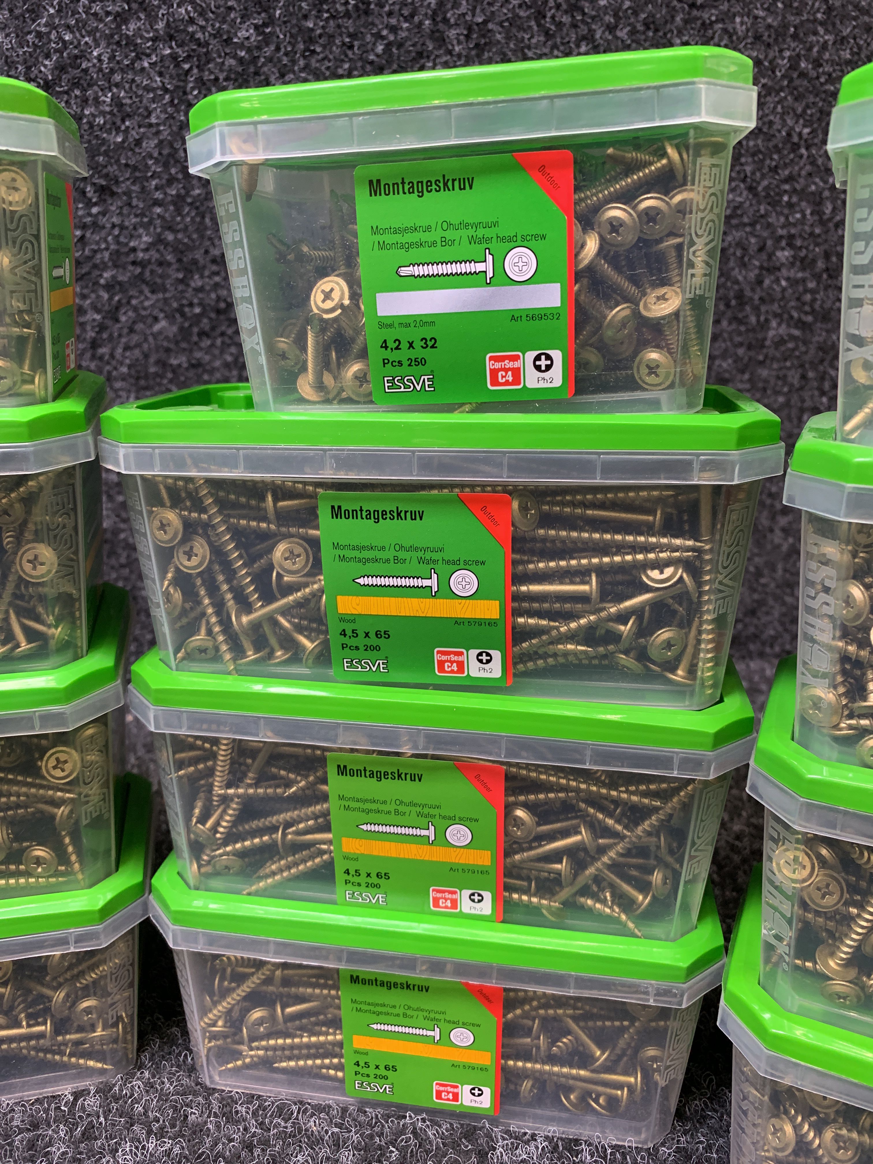Sortiment med montageskruv Essve - Auktioner online - Nätauktioner ...
