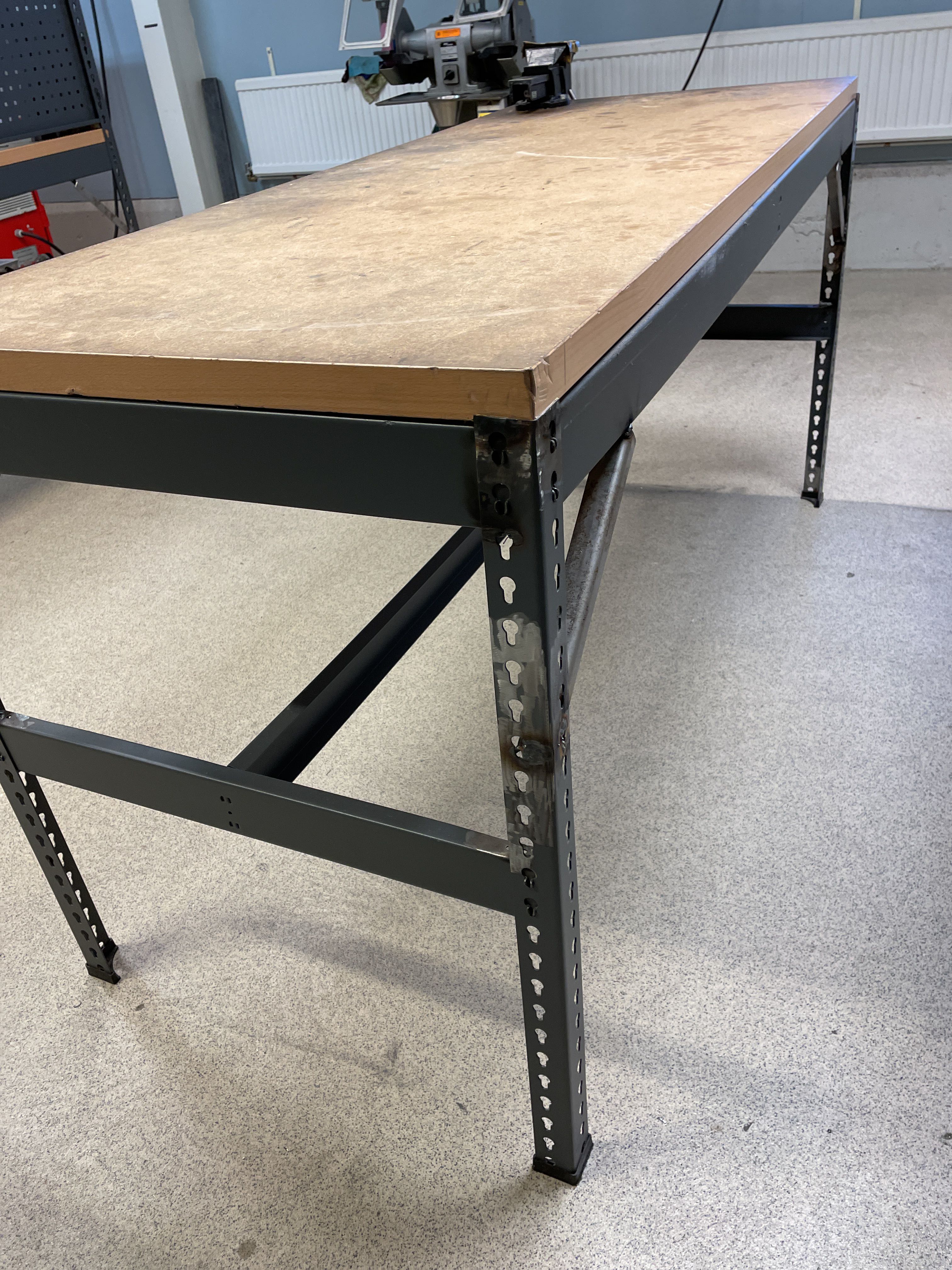 Workbench with vise - PS Auction - We value the future - Largest in net auctions