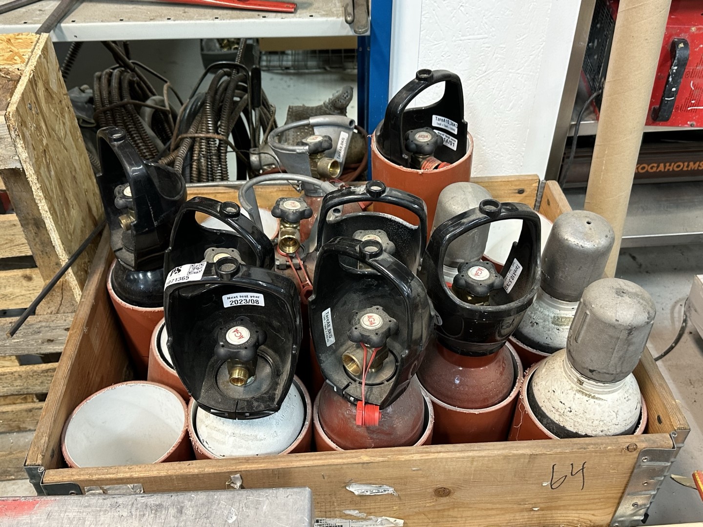12 st gasflaskor 5 L, oxygen, acetylen, nitrogen - Auktioner online ...