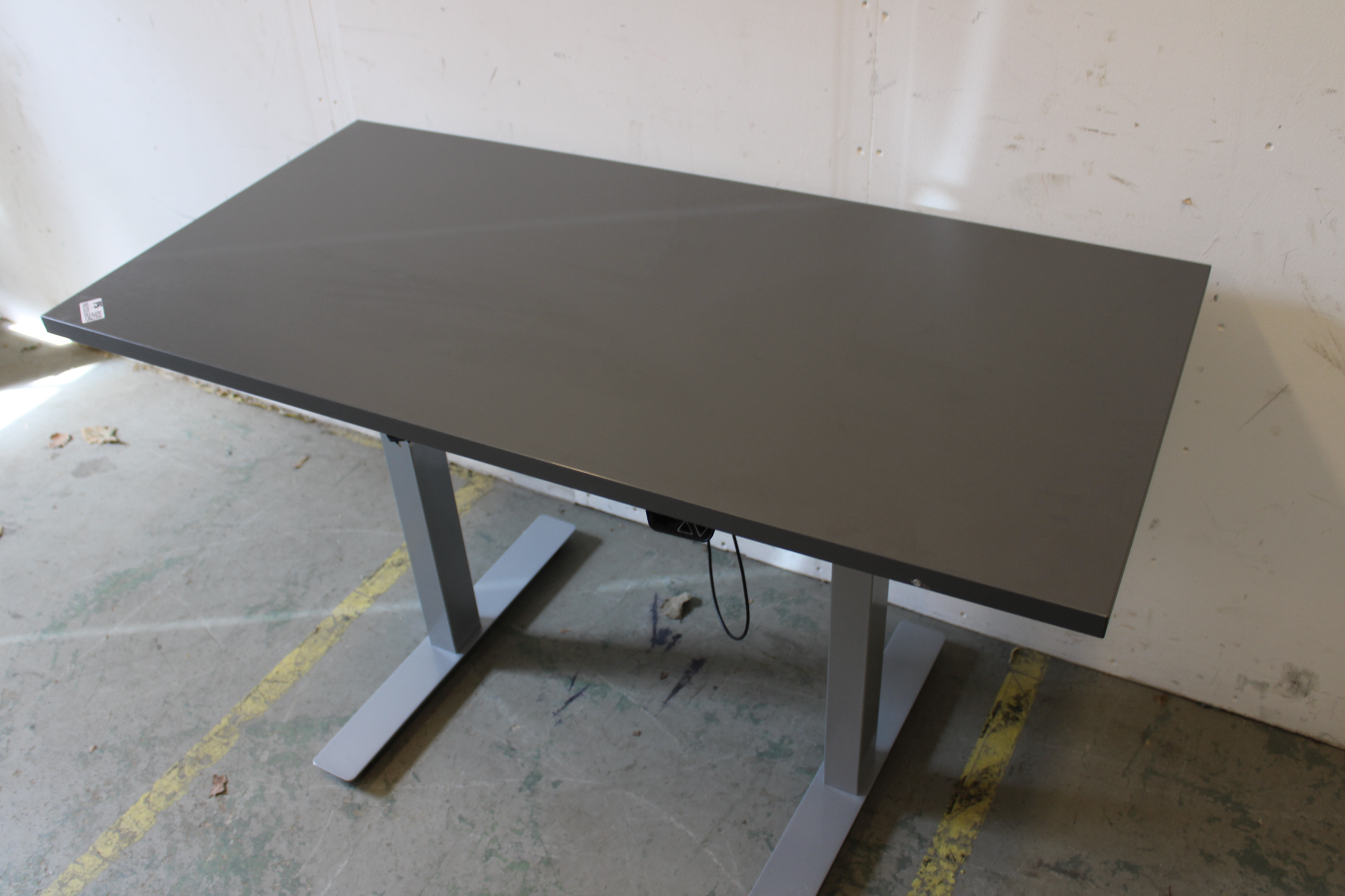 Raised and lowerable desk Electric table - PS Auction - We value the ...