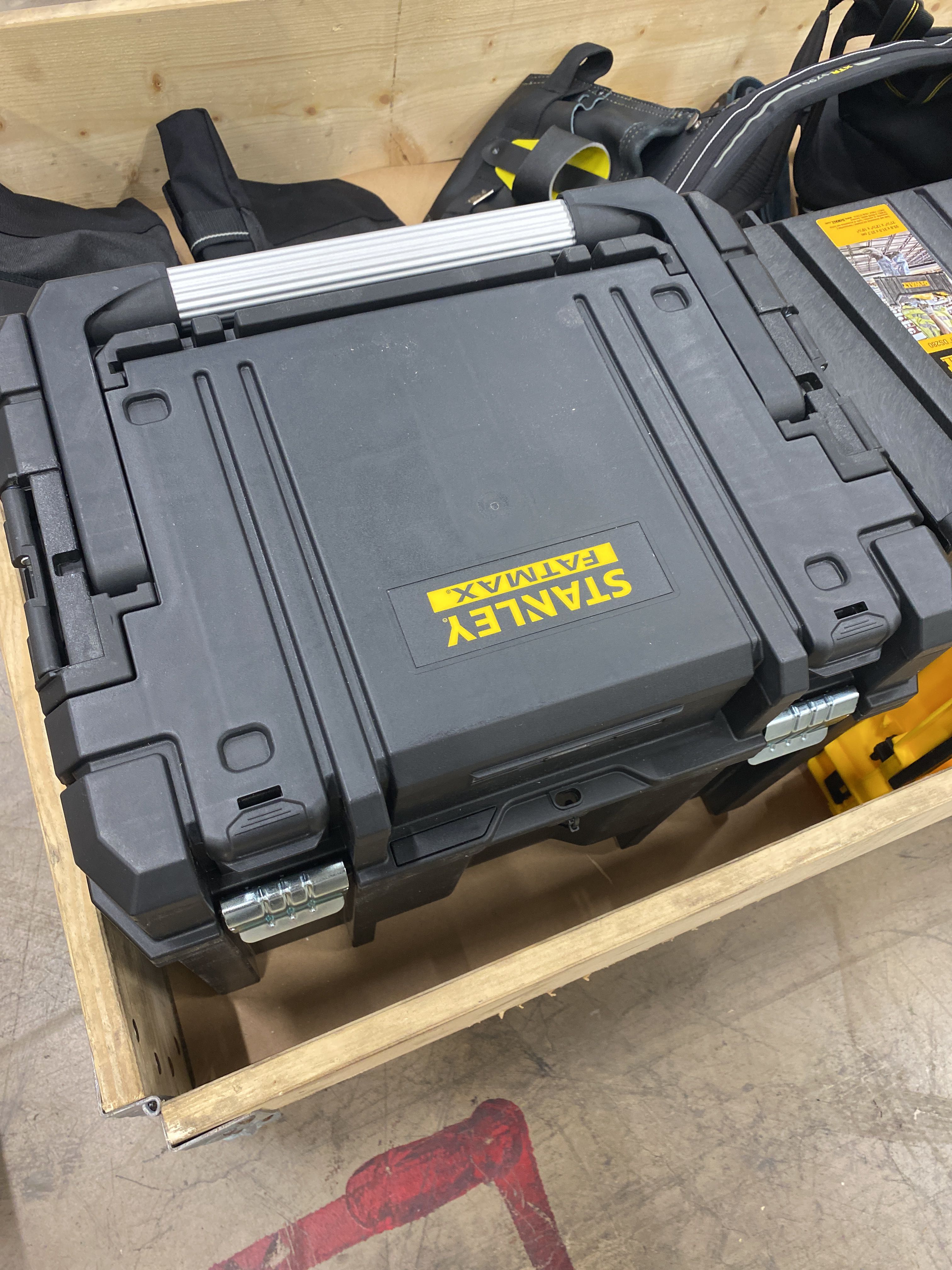 Tool boxes and tool belts Dewalt - PS Auction - We value the future ...