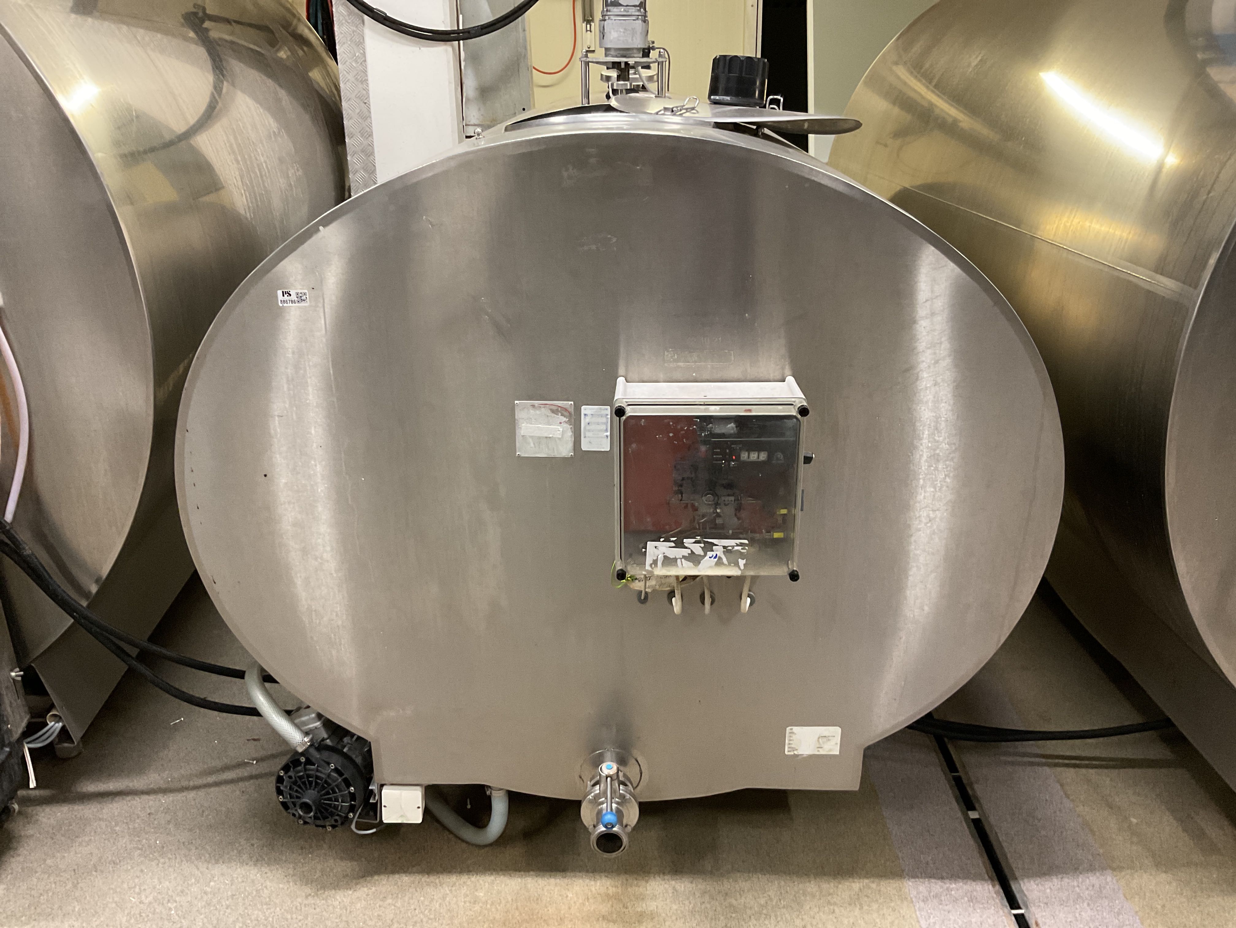 Stainless maturation tank with cooling 2500Liters - PS Auction - We ...