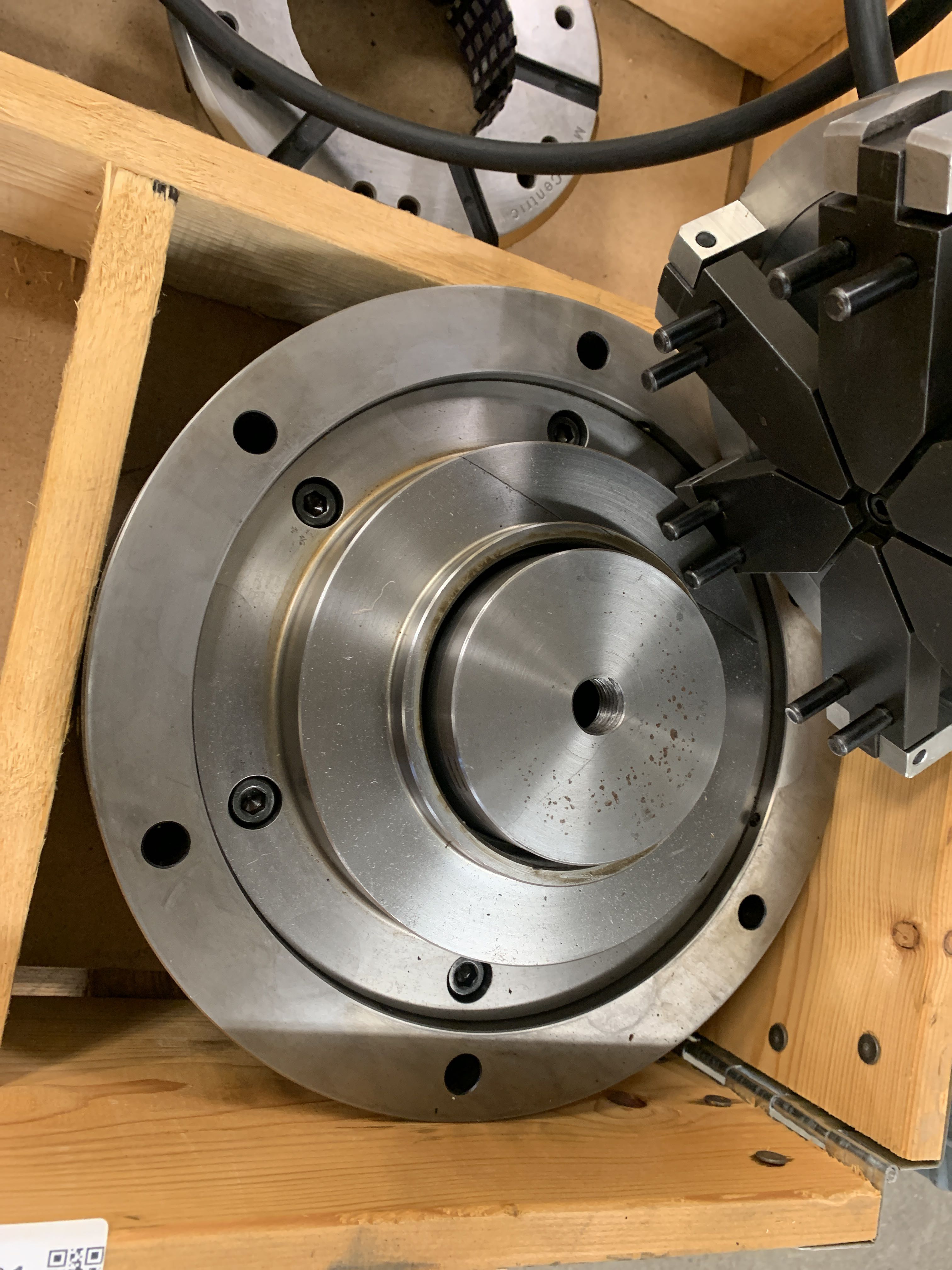 Hydraulic sleeve chuck MicroCentric with clamping sleeves and the ...