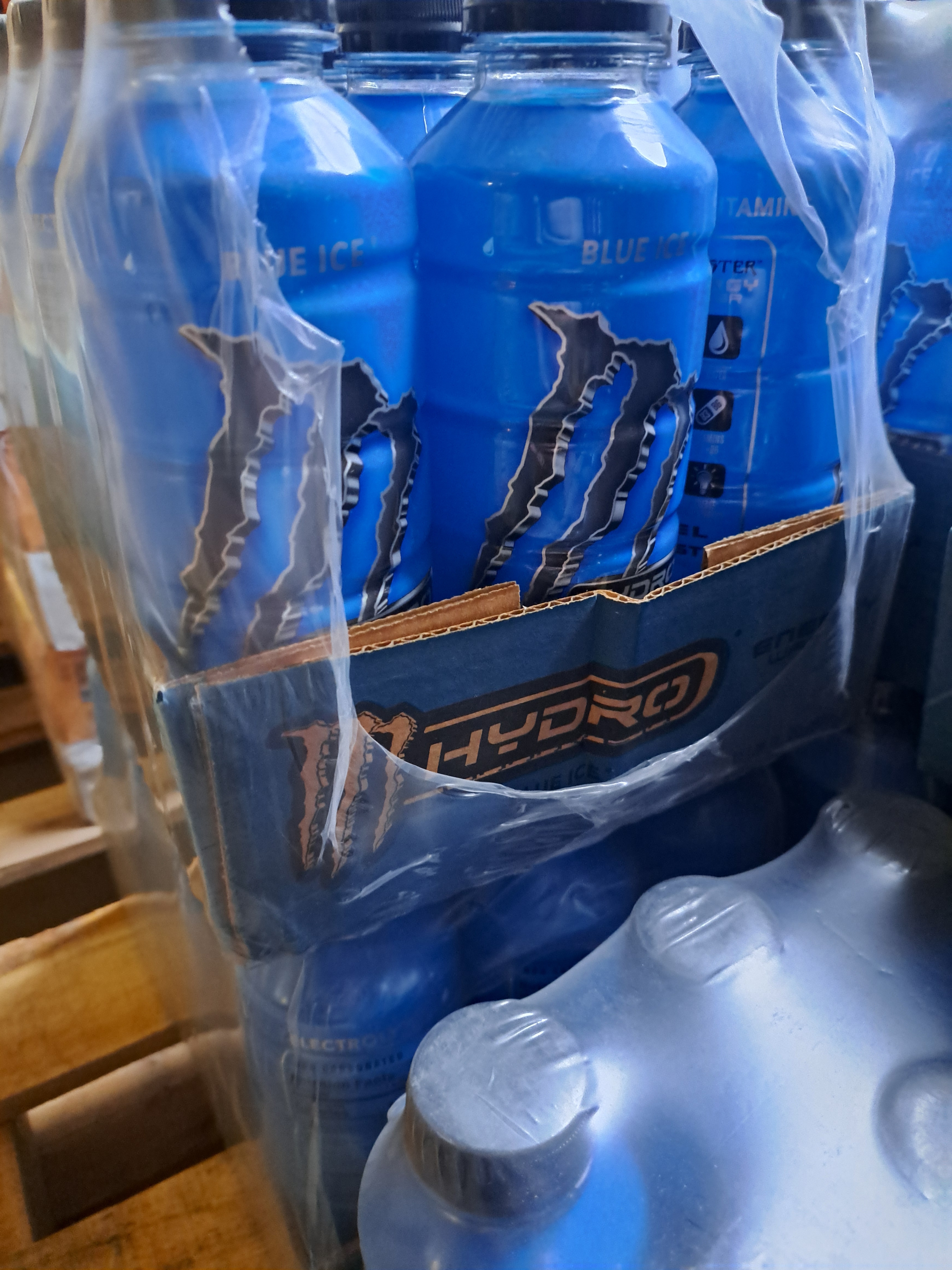 Monster Hydro Blue - Pallet with 252 pcs 50 cl - PS Auction - We value ...