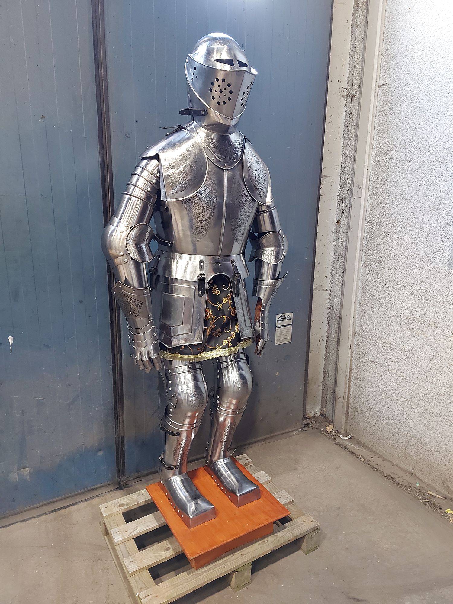 Medeltida Riddarrustning i stål - Auktioner online - Nätauktioner ...