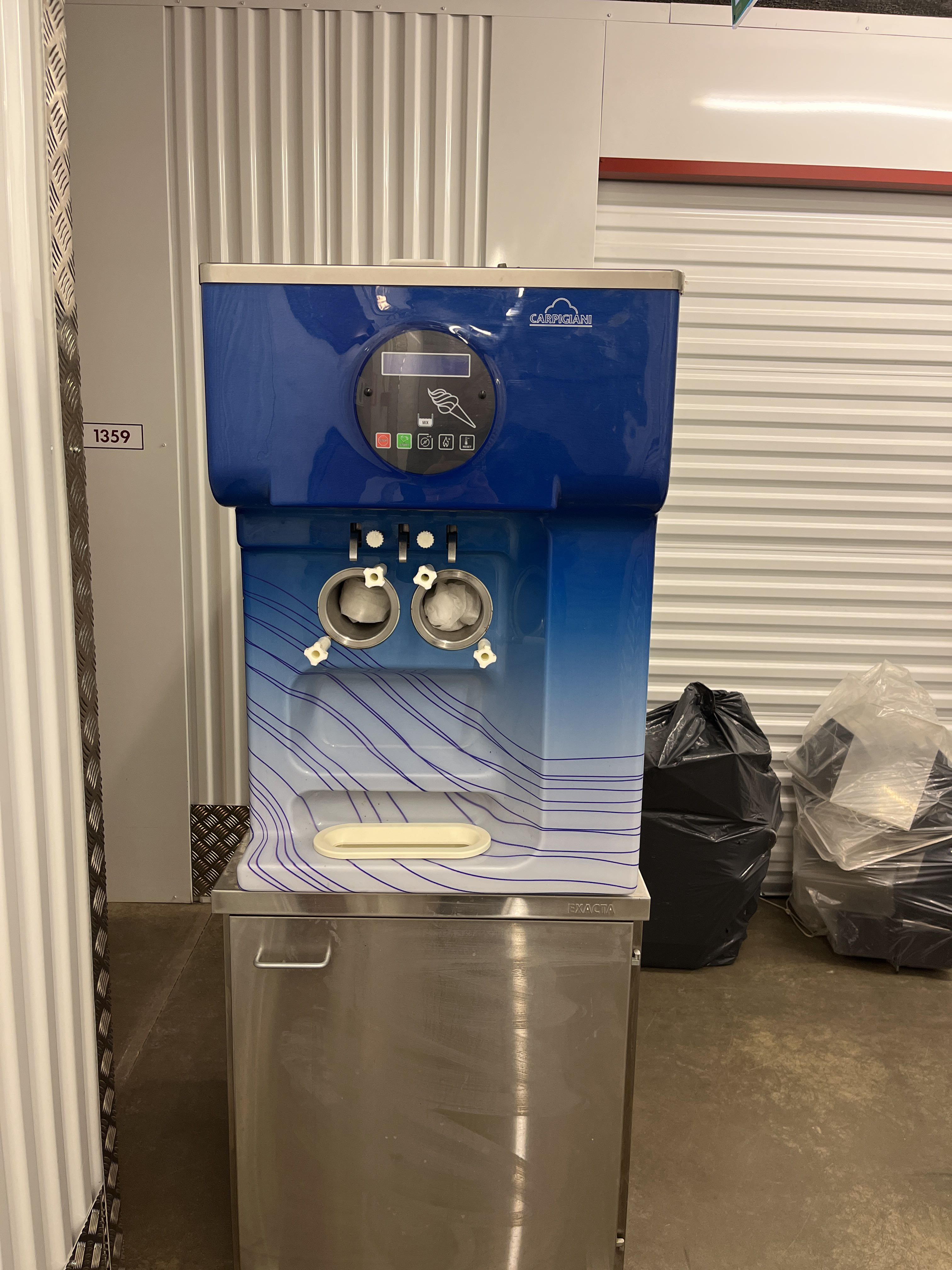 Glassmaskin Carpigiani 193 BAR-AV två smaker - Auktioner online ...