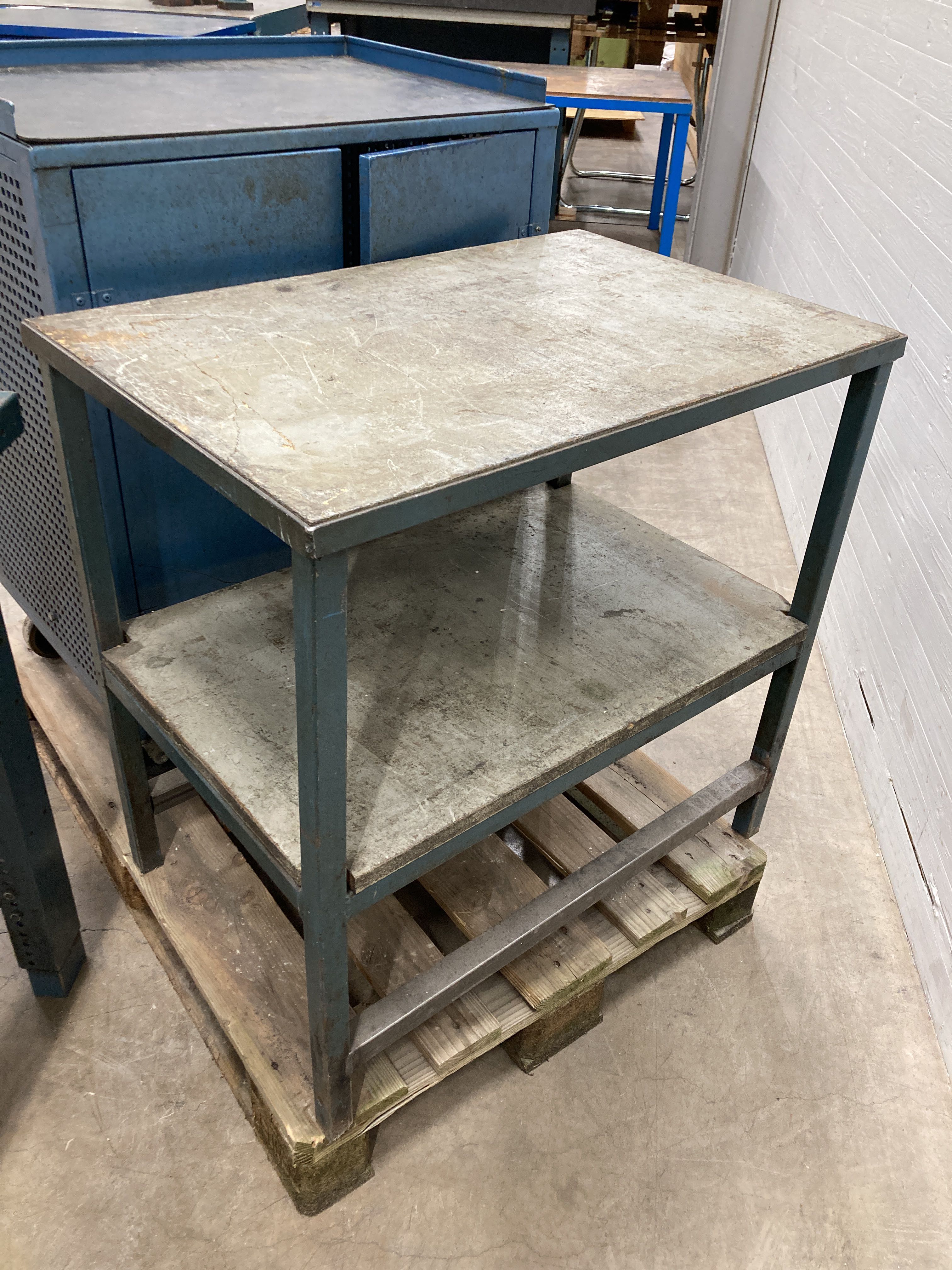 Tool trolley and workshop table - PS Auction - We value the future ...