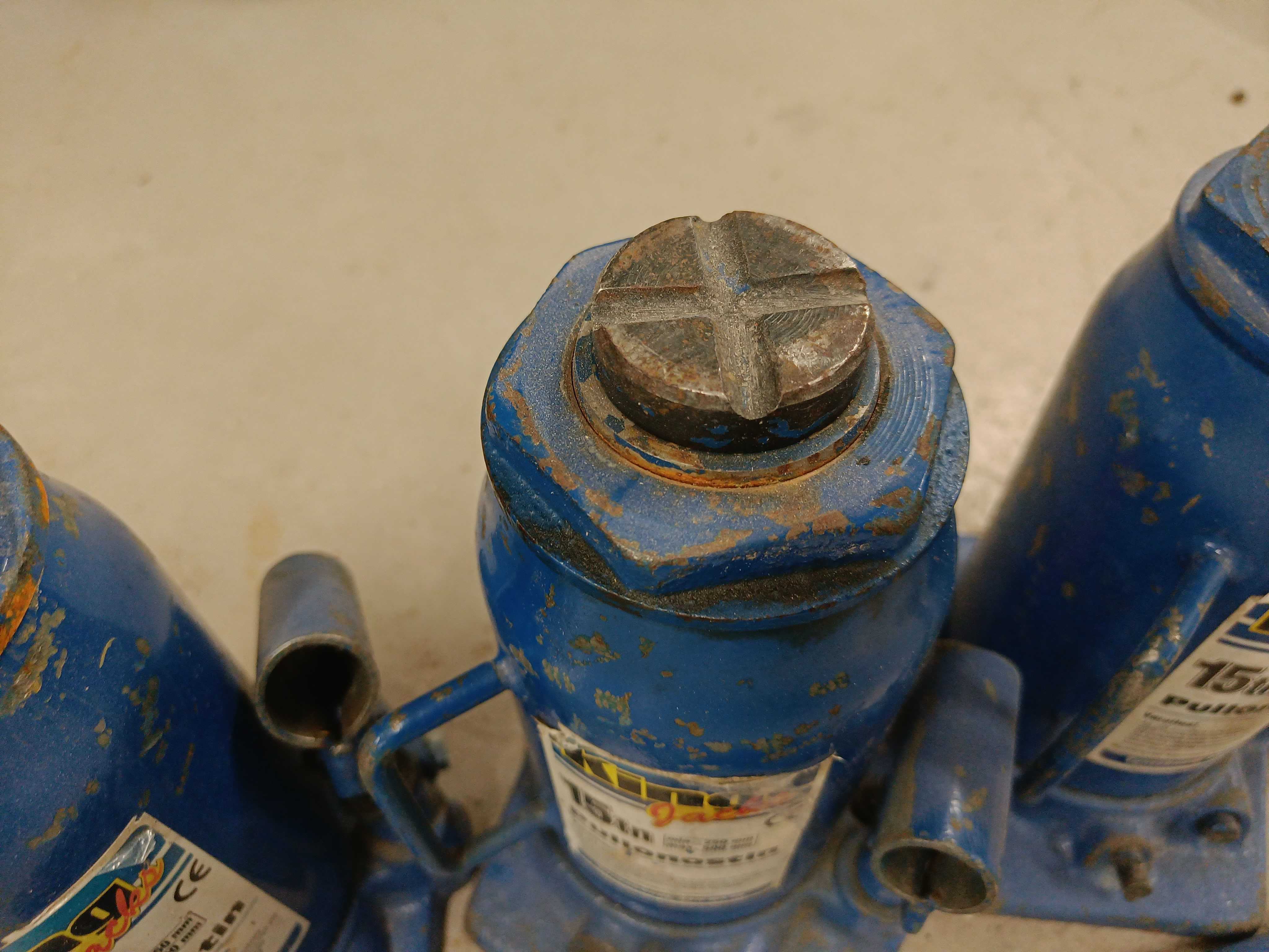 Three 15-ton pillar jacks - PS Auction - We value the future - Largest ...