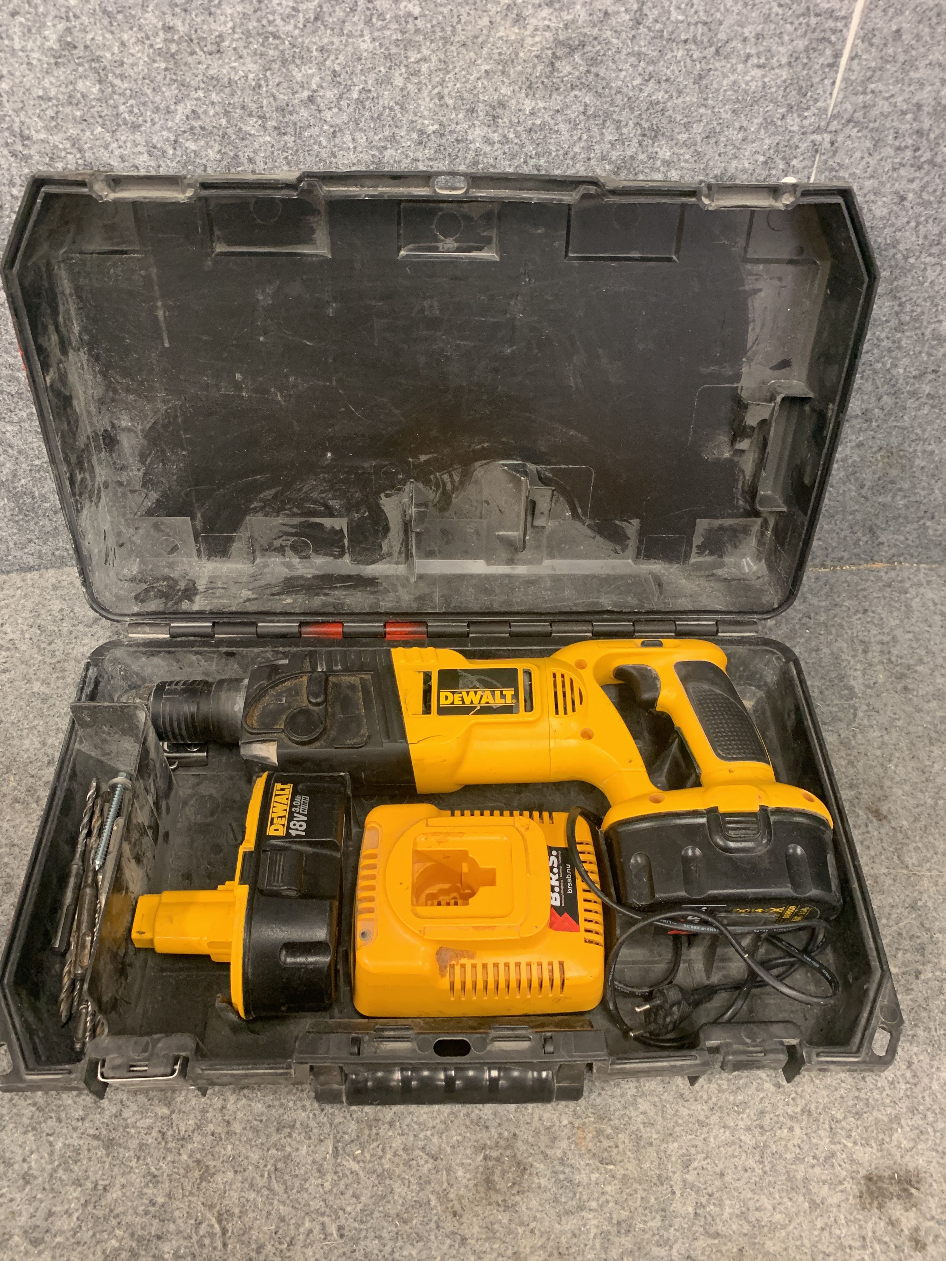 Slagborr DeWalt - Auktioner online - Nätauktioner & Konkursauktioner ...