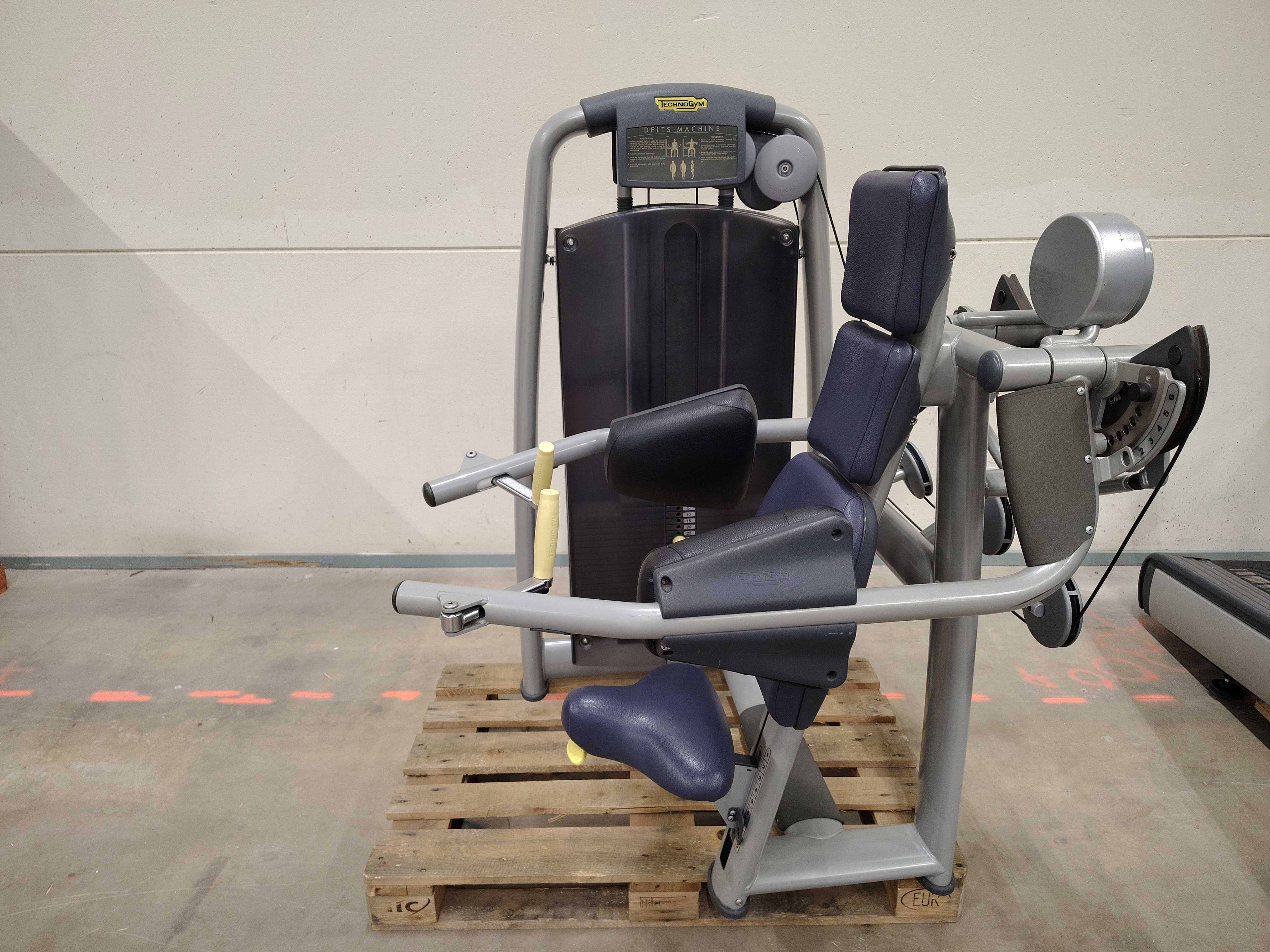 Delts Machine, Technogym – weight magazine, adjustable armrests - PS ...