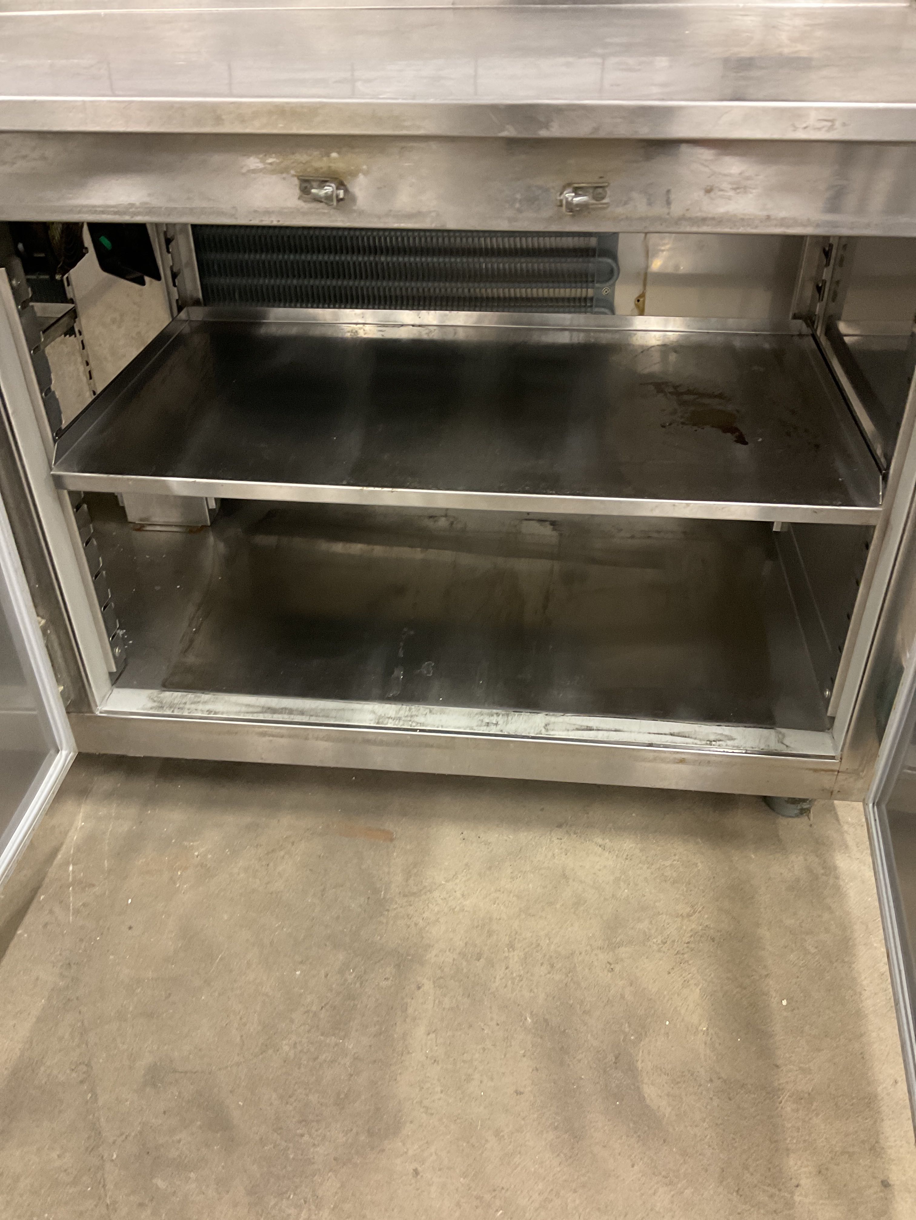 Cooling bench with 4 doors "65 D x 240 W cm" - PS Auction - We value ...