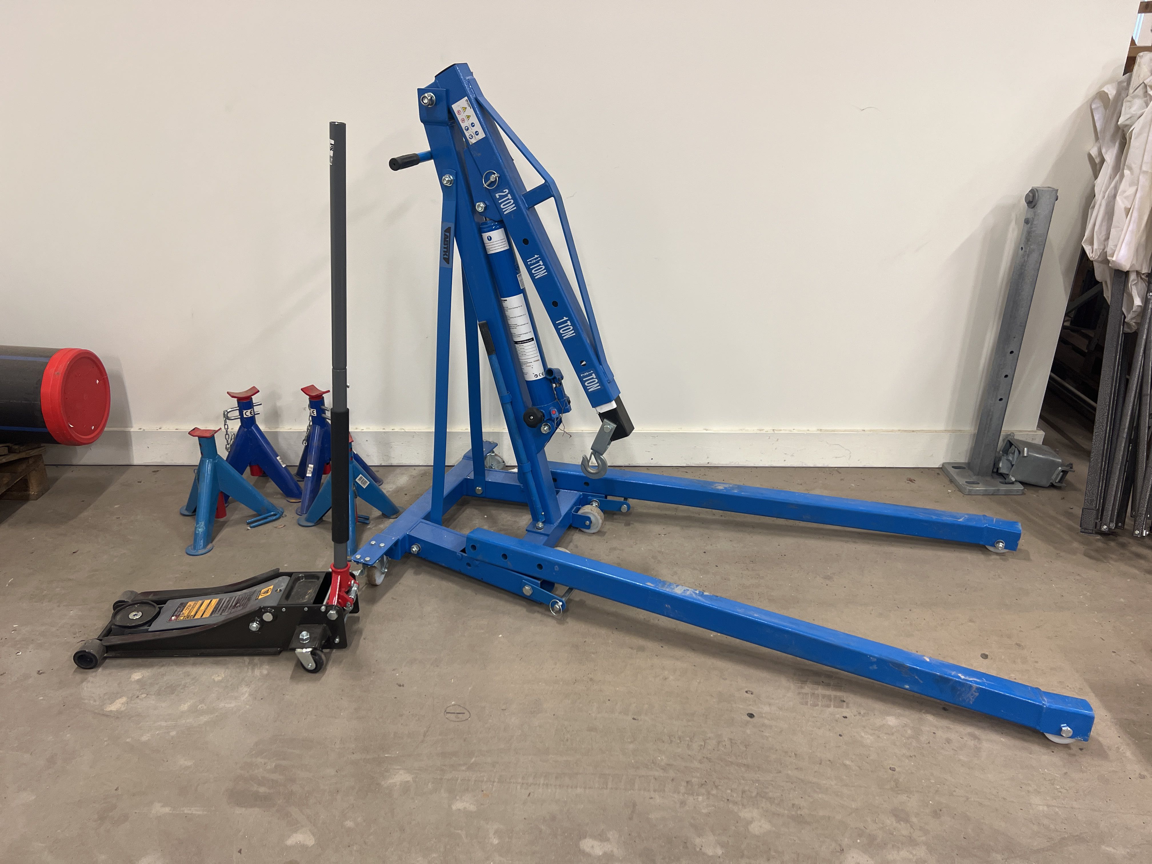 Verkstadspaket - Domkraft, motorlyft och pallbockar - Auktioner online ...