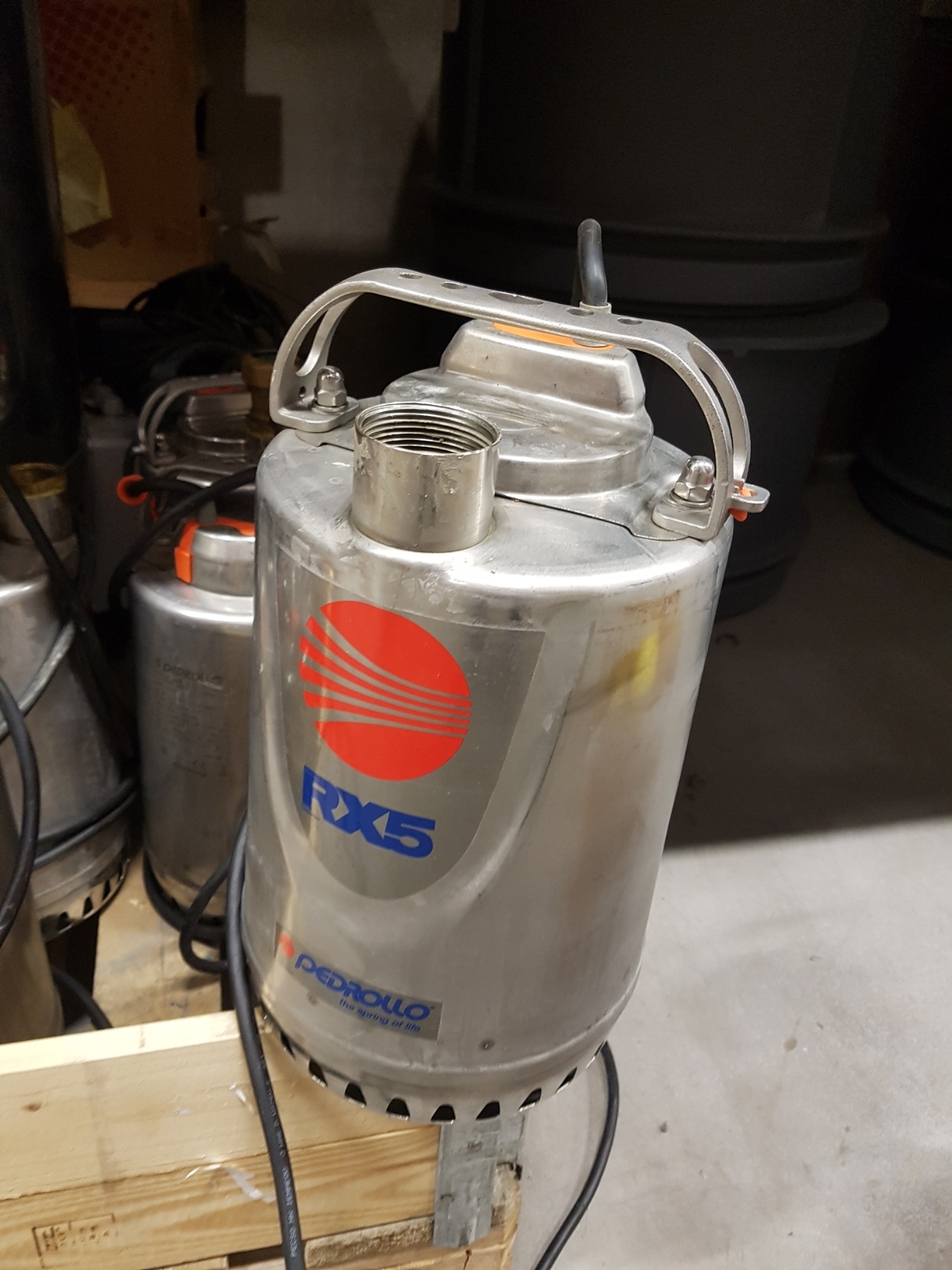 Rostfri länspump 3-fas. 1,1kW, 320 l/min - Auktioner online ...