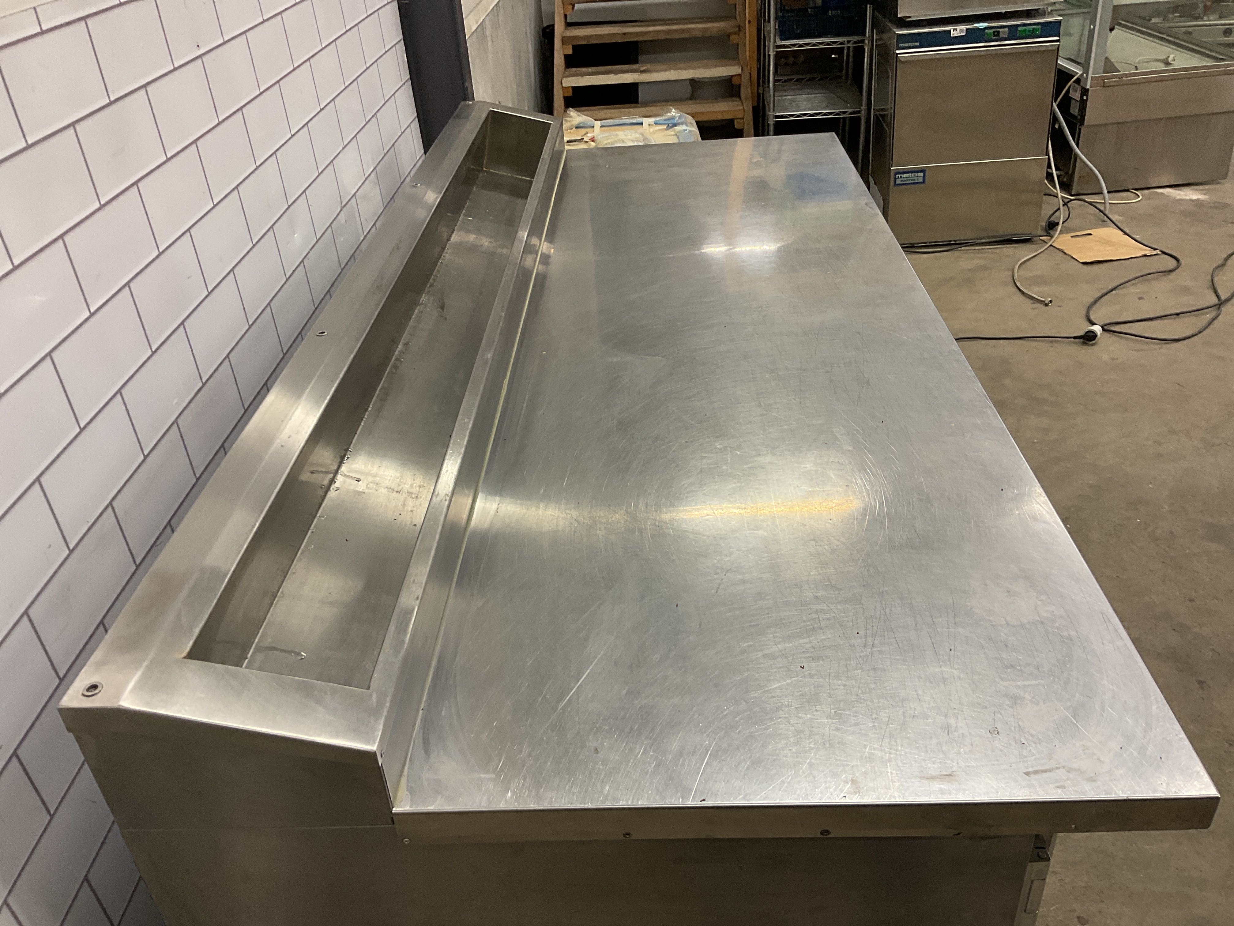 Cooling bench with cooling channel 95D x 210W cm - PS Auction - We ...