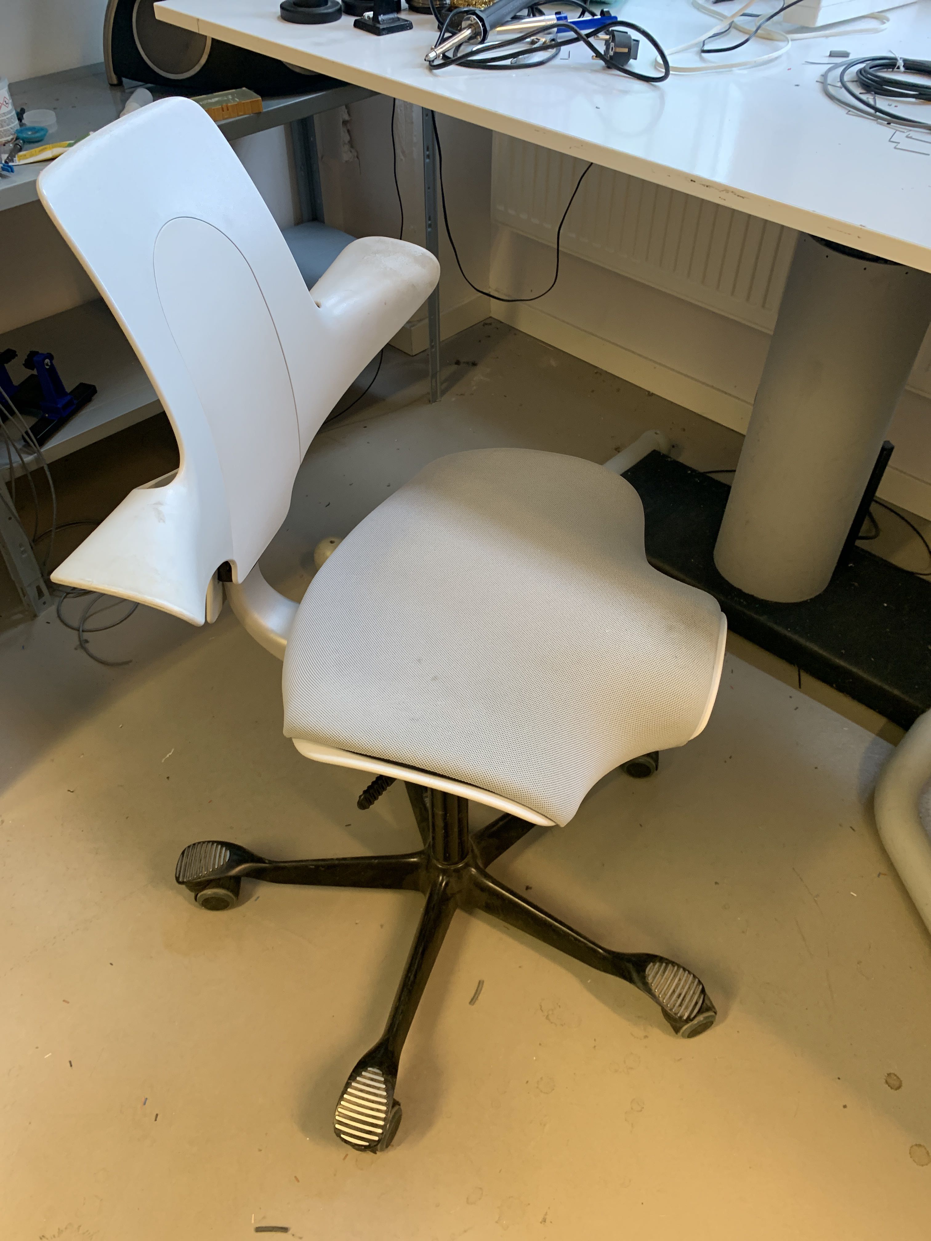 Raised and lowerable desk Martela - PS Auction - We value the future ...