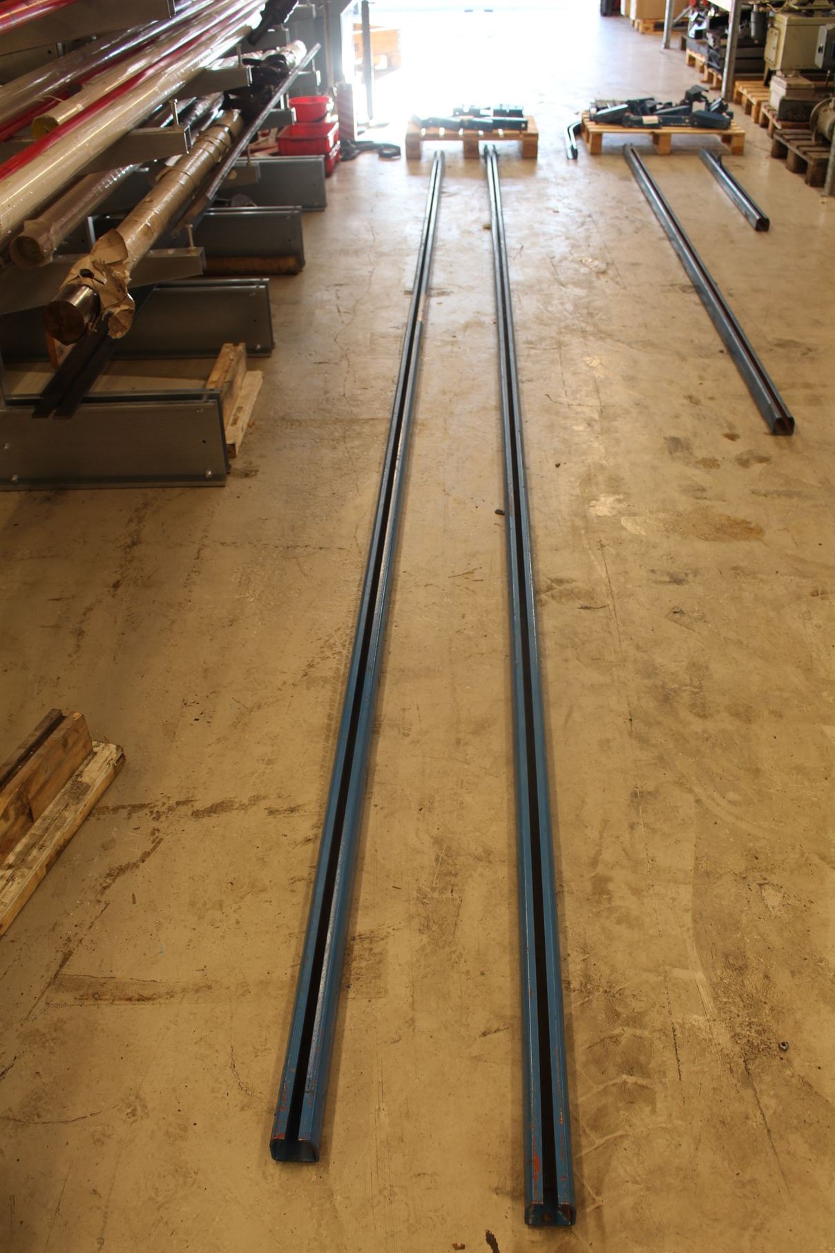 Travers / telfer beam 6 m, 2 pcs - PS Auction - We value the future ...