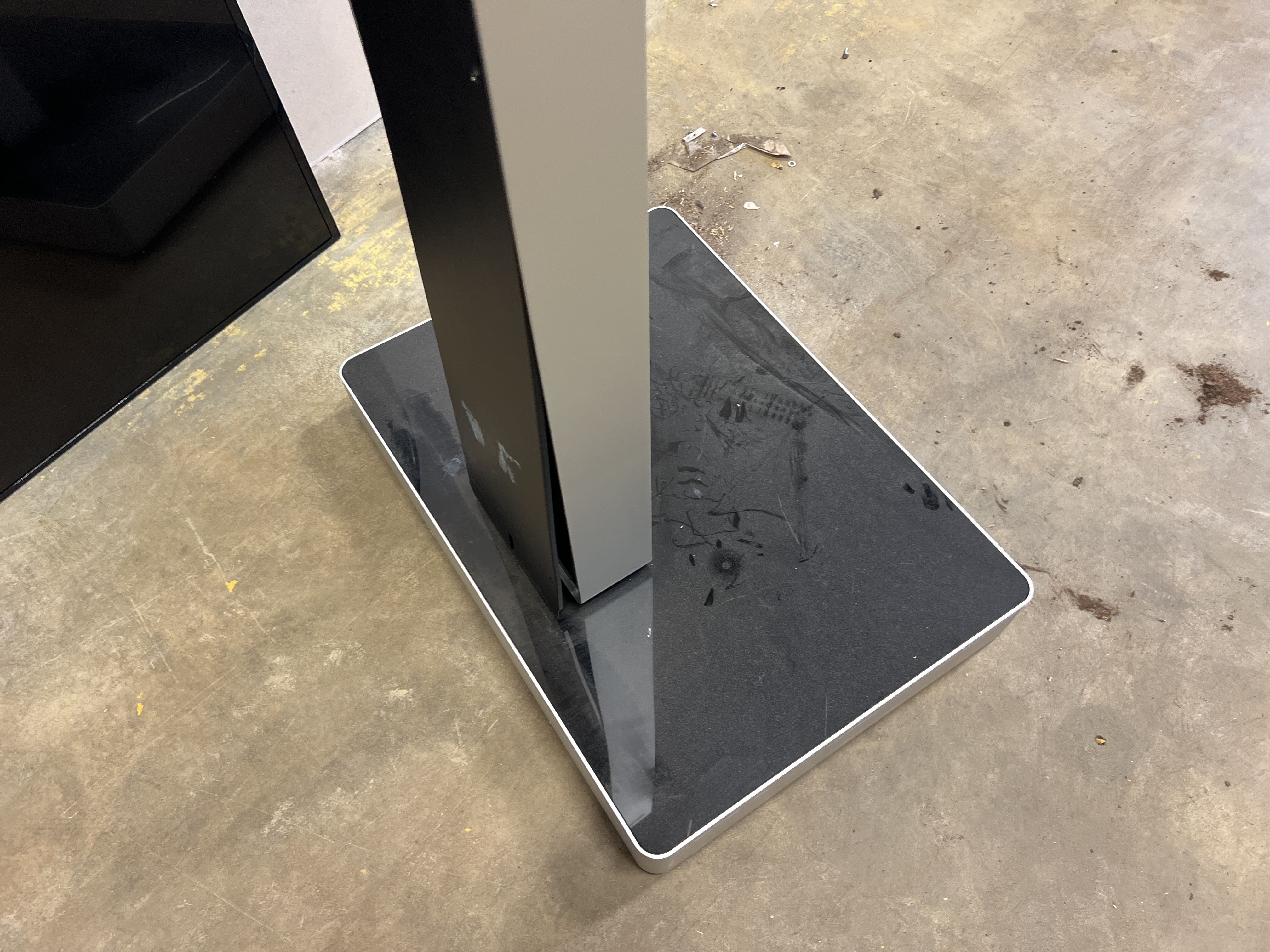 Display screen 55" on stand with wheels - Samsung DB55E - PS Auction ...
