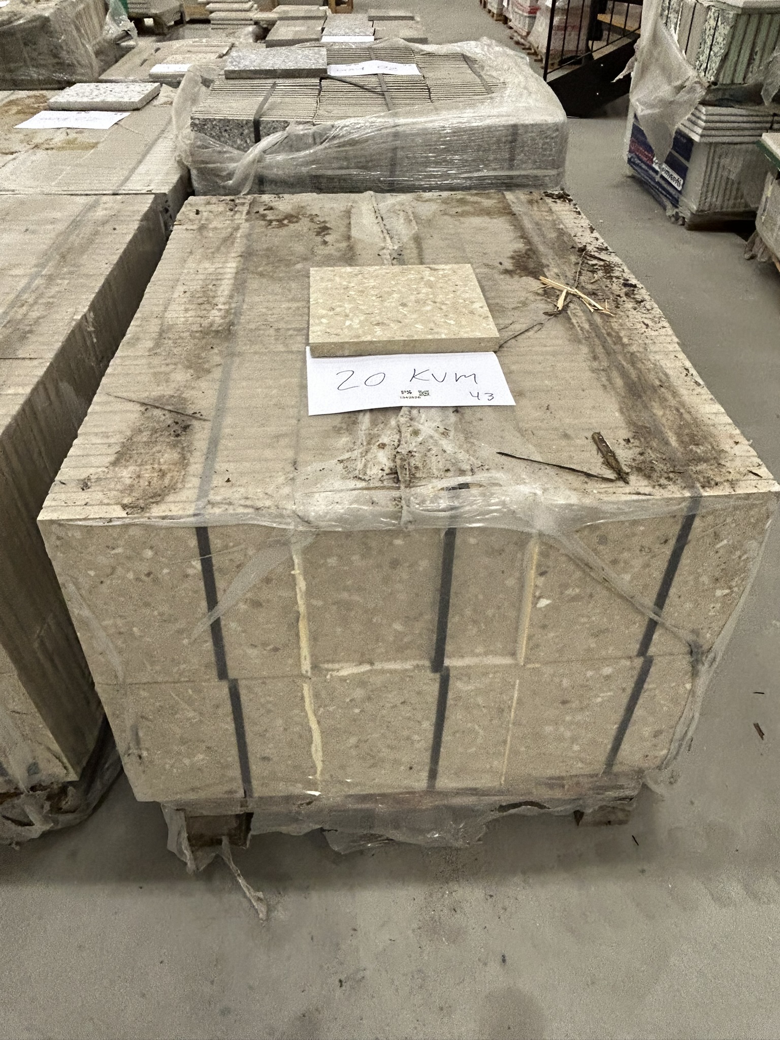 Terrazzo 30*30 ca 20kvm - Auktioner online - Nätauktioner ...