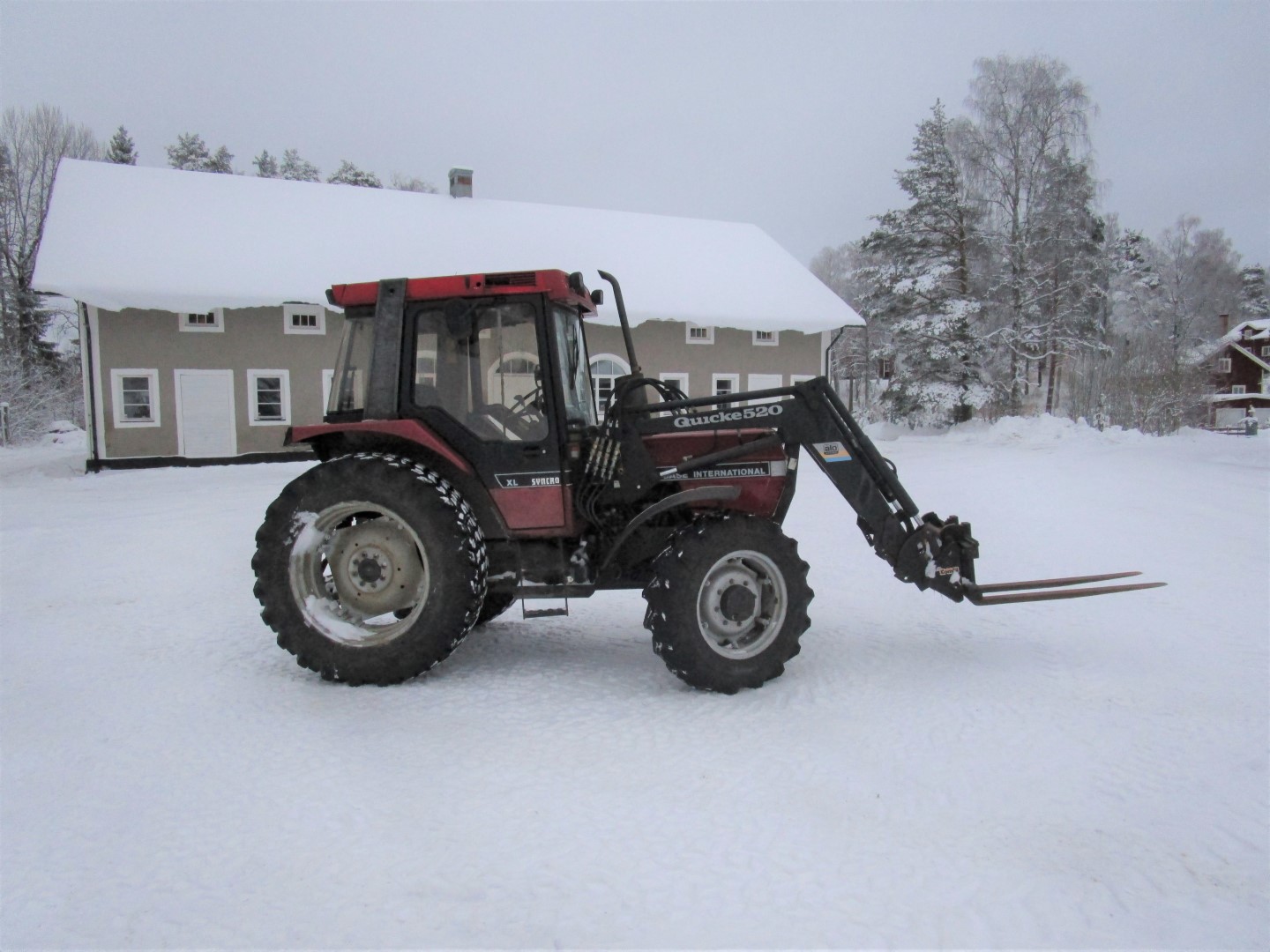 Case IH 595 AXL with front loader, pallet forks and bucket - PS Auction ...