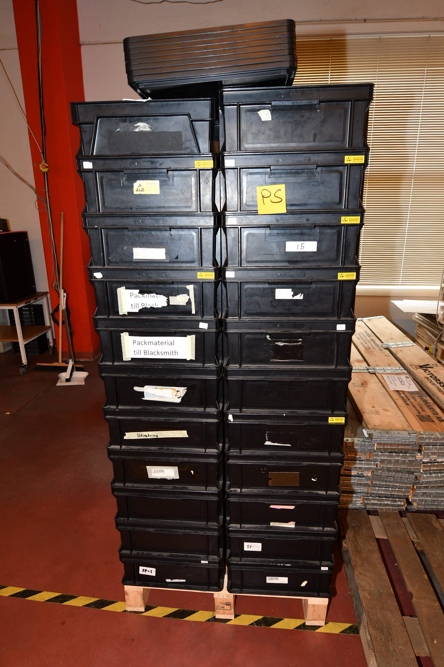 Ca: 70 ESD-backar +8 lock - Auktioner online - Nätauktioner ...