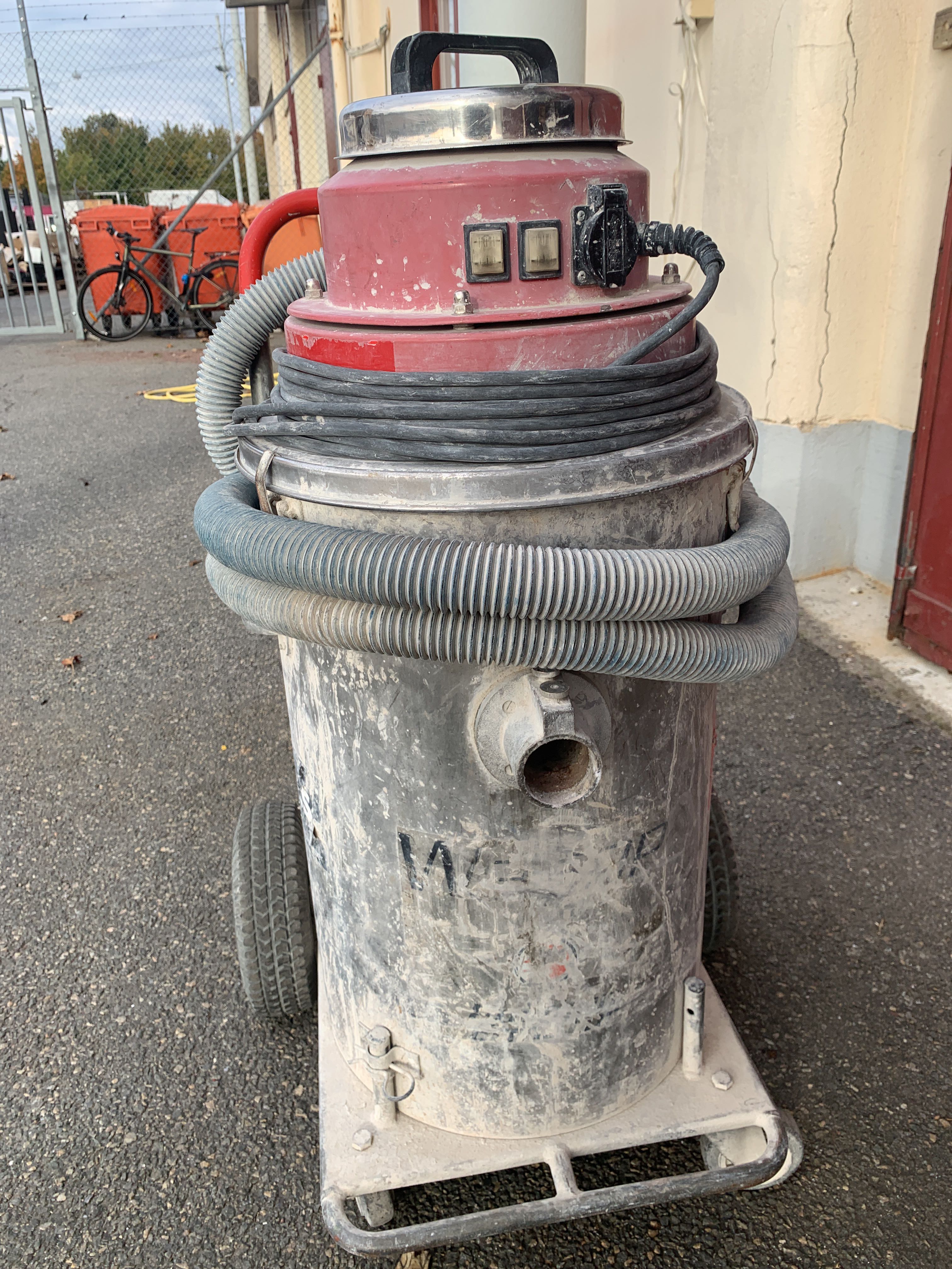 Industrial vacuum cleaner Pullman - PS Auction - We value the future ...