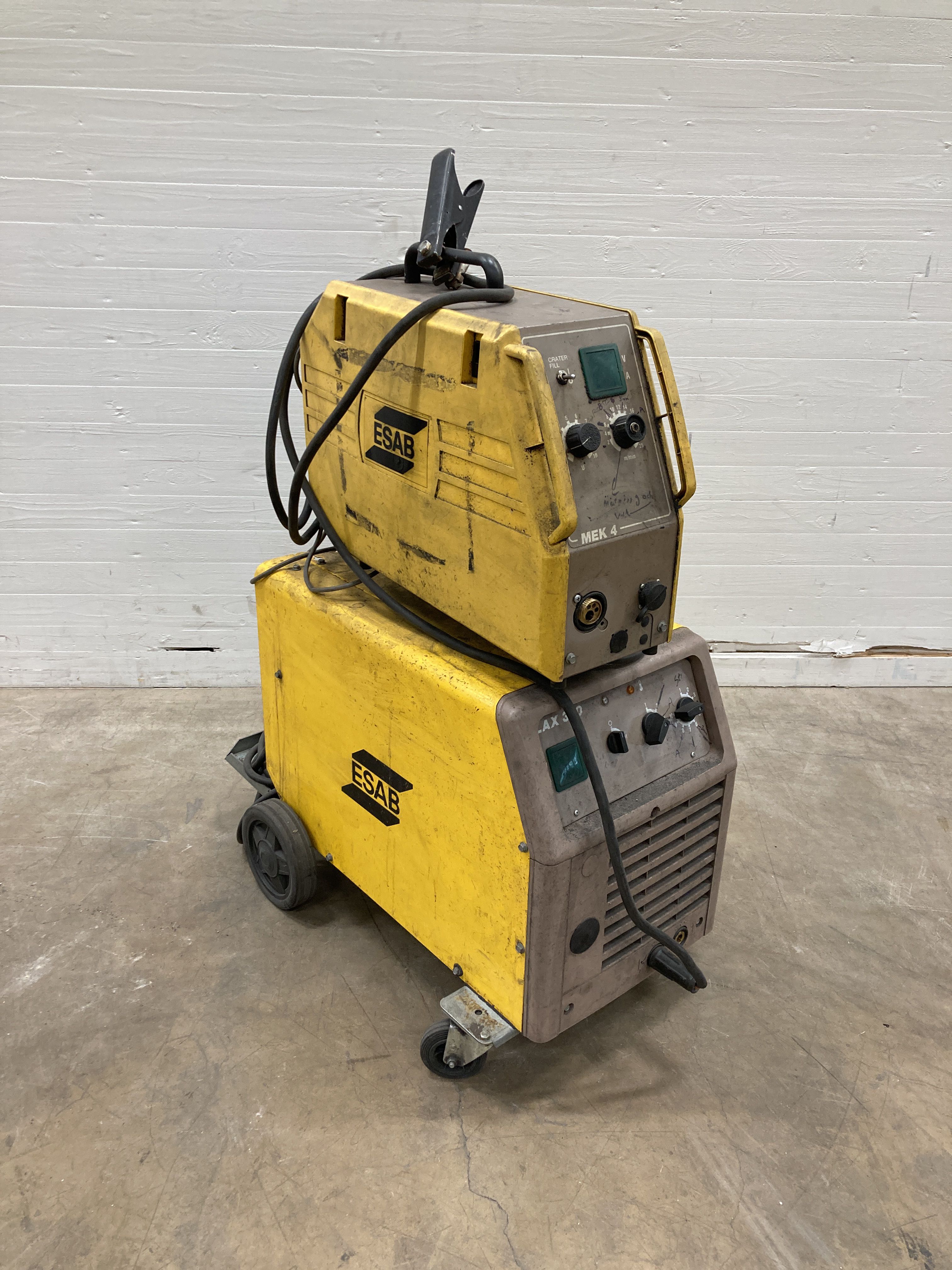 Migsvets ESAB LAX 320 med matarverk MEK 4 - Auktioner online ...