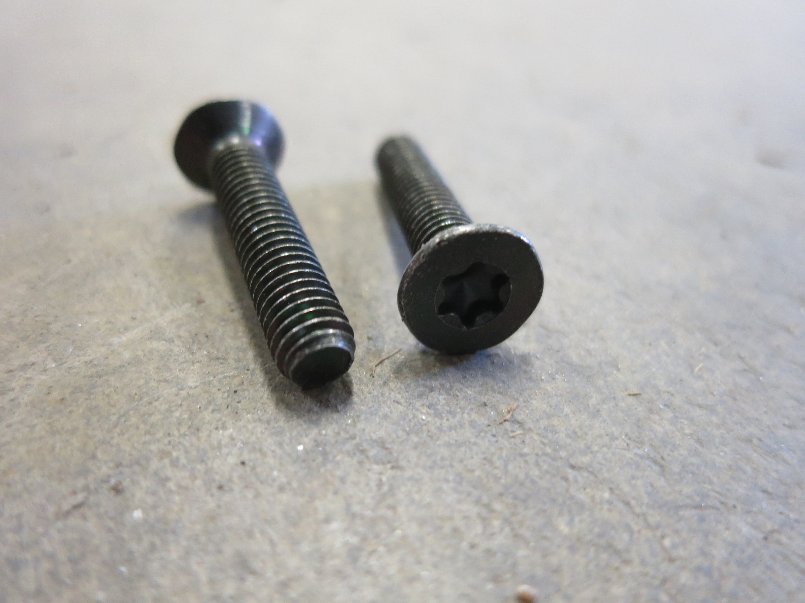 Parti med bult M6 30 mm - PS Auction - We value the future - Largest in ...