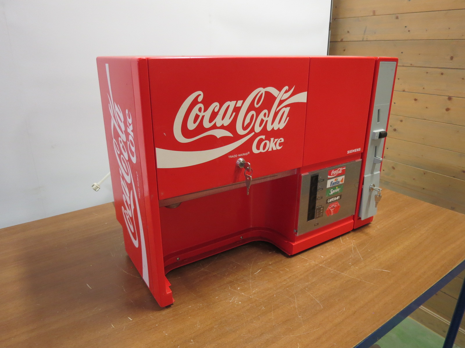 Coca-Cola automat Siemens GA3000 - PS Auction - We value the future ...