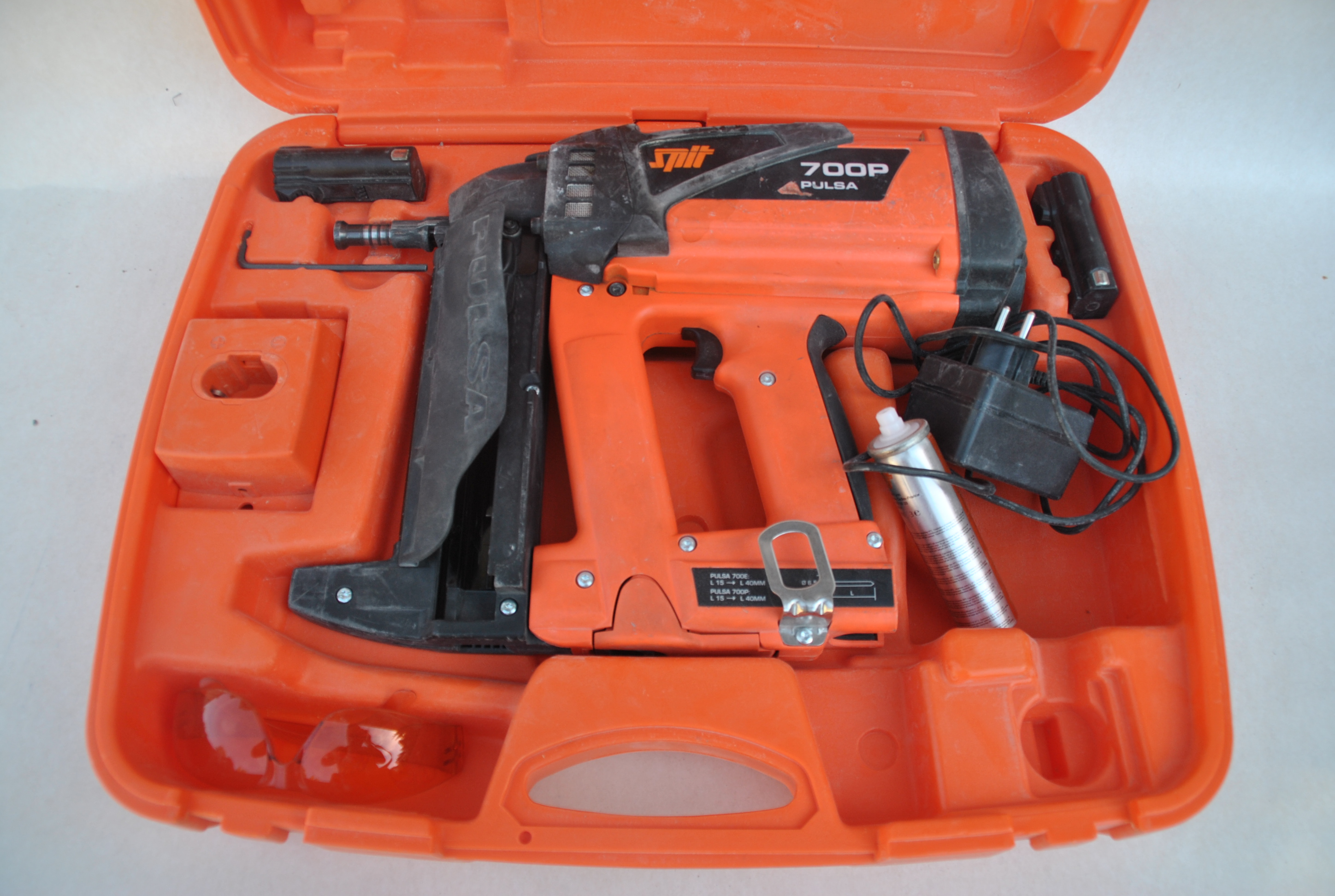 Paslode Spit Pulsa 700 P - Auktioner online - Nätauktioner ...