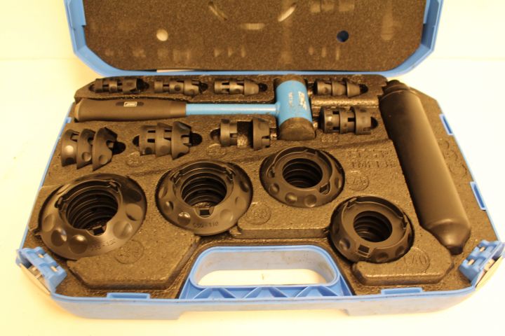 SKF Bearing Fiting Tool kit - PS Auction - We value the future ...