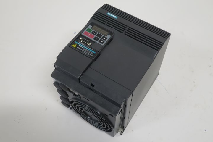 Siemens Micromaster Vector 6SE3221-5DC40 - PS Auction - We value the ...