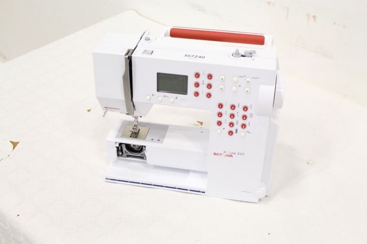 Symaskin activa 220 från BERNINA - PS Auction - We value the future ...