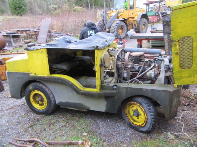 Terminaltruck med Perkins dieselmotor - Auktioner online - Nätauktioner ...