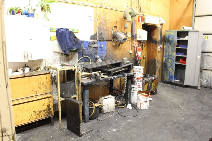 Color mixing room - PS Auction - We value the future - Largest in net ...