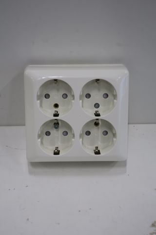 20 pcs 4-way wall socket ELKO - PS Auction - We value the future ...