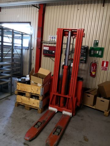 Truck Toyota LSV 1250 E / 10 -91 with charger - PS Auction - We value ...