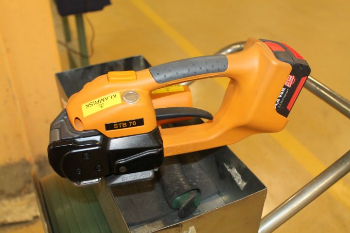 Strapex STB 70 wrapping machine with trolley - PS Auction - We value ...