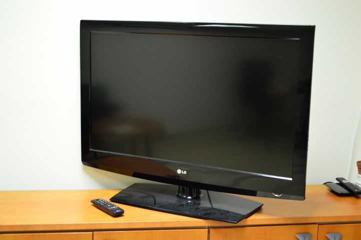 LG 37LF2500 37" LCD TV – used - PS Auction - We value the future - Largest in net auctions
