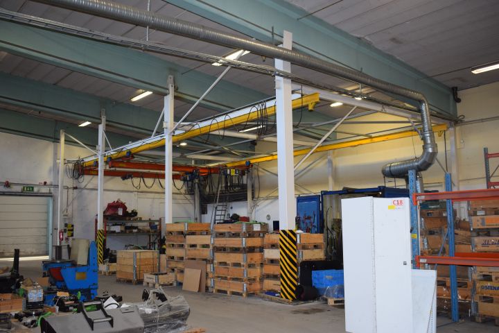 Traverse plant 14.5 x 5.8 x 4.5 m with two 1 ton ABUS telfer - PS ...