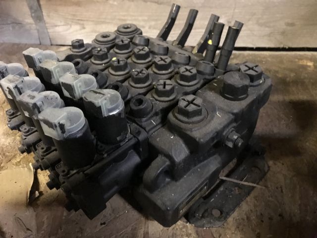 Parker L90LS valve - PS Auction - We value the future - Largest in net ...