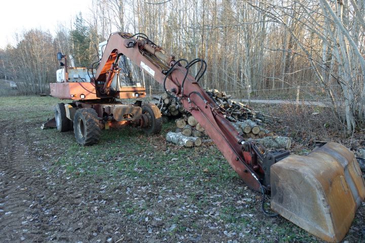 Older wheel excavator - PS Auction - We value the future - Largest in ...