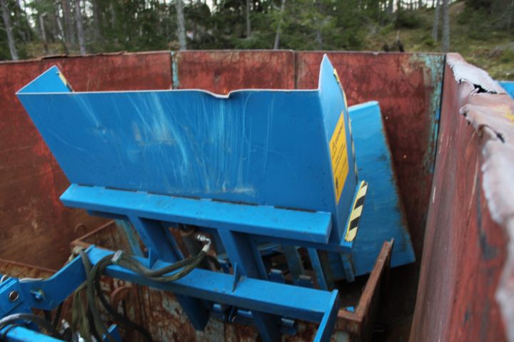 Kärllyft samt mindre containers 5 st - Auktioner online - Nätauktioner ...